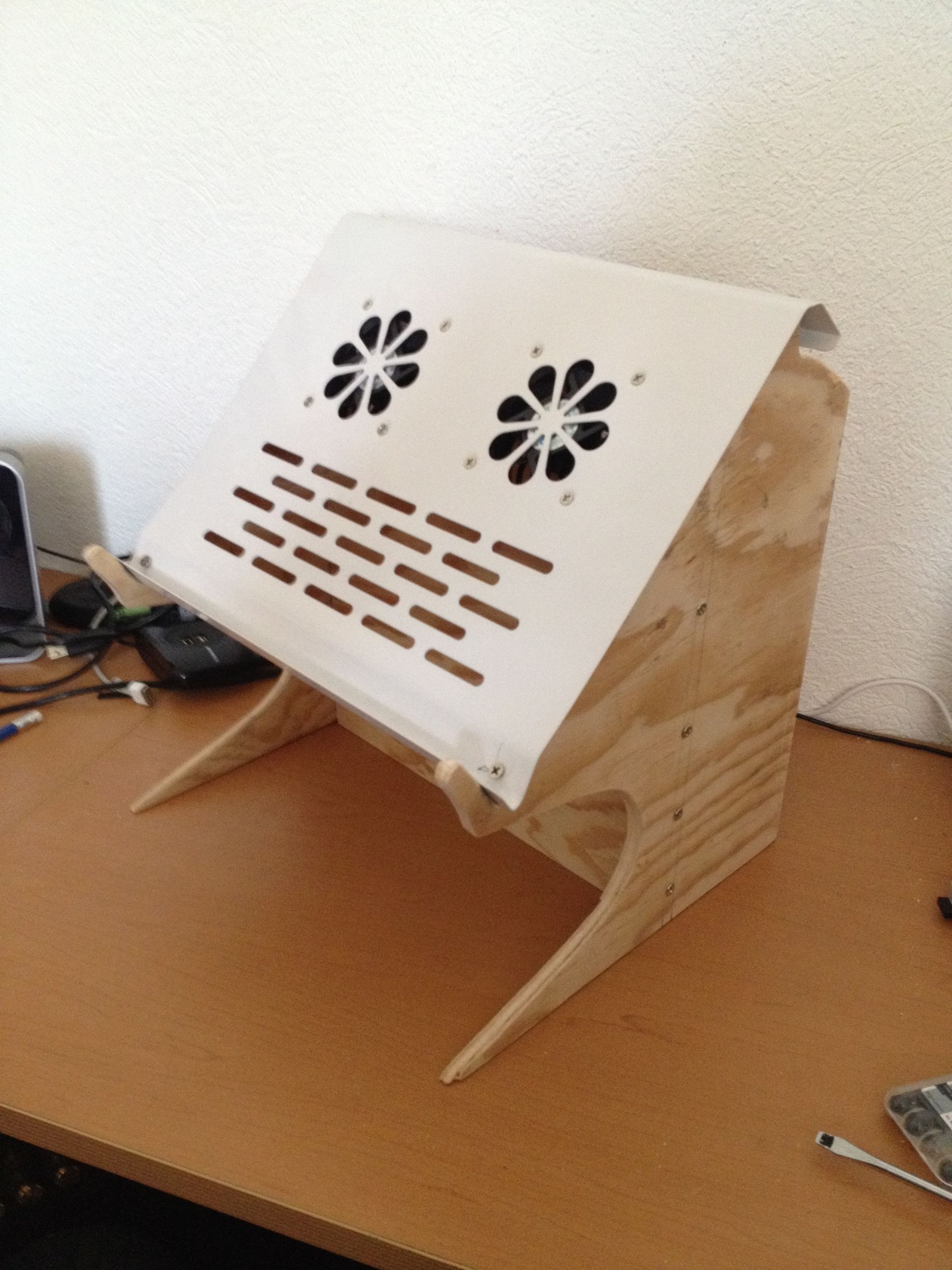Wood Laptop Stand for Desktop With Fans and Stuff : 5 Steps - Instructables