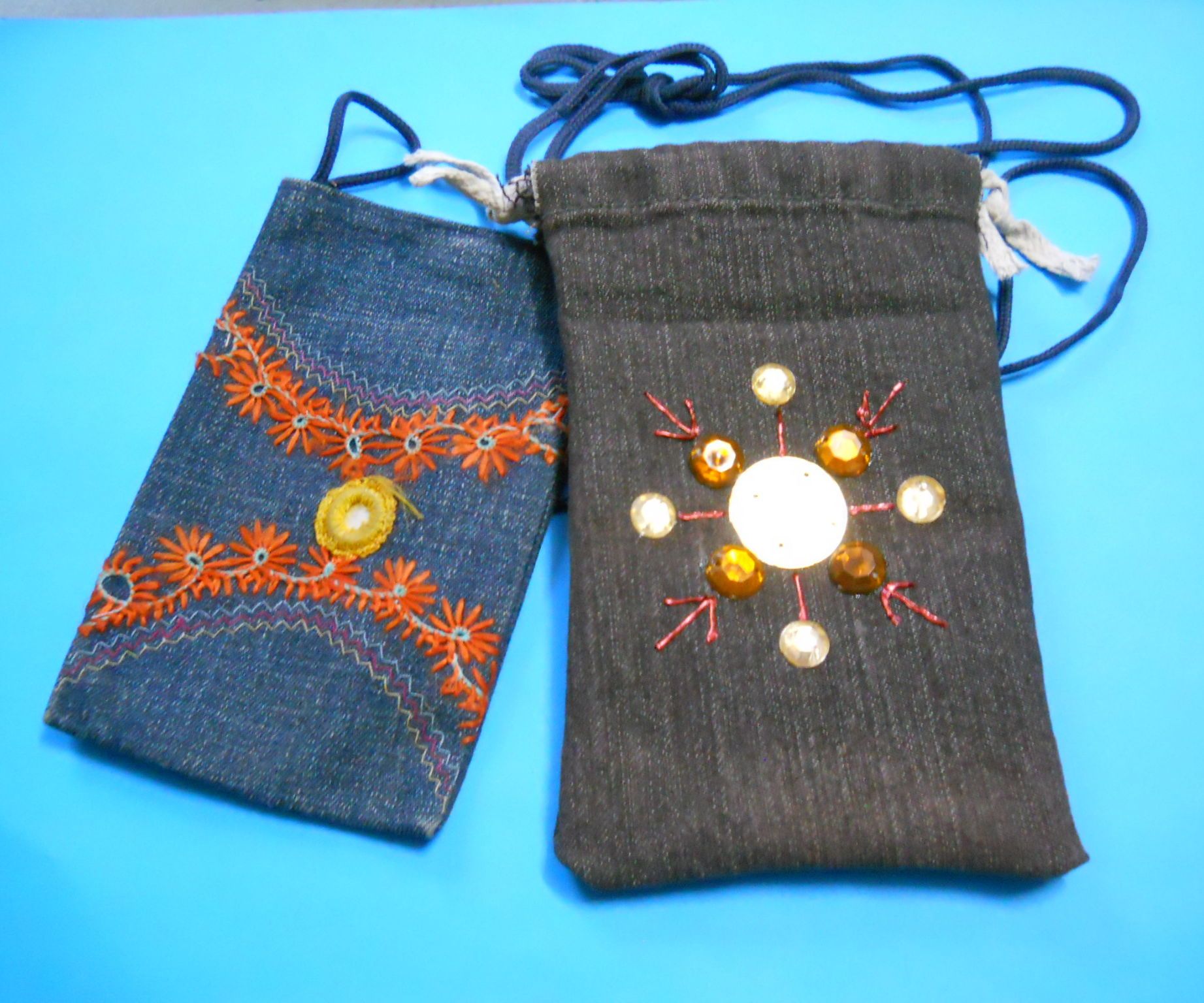 Fancy Mobile Pouch From Old Jeans : 4 Steps - Instructables