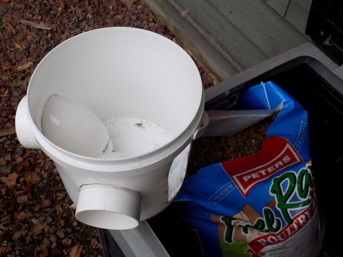 Super Simple Chicken Feeder : 5 Steps (with Pictures) - Instructables