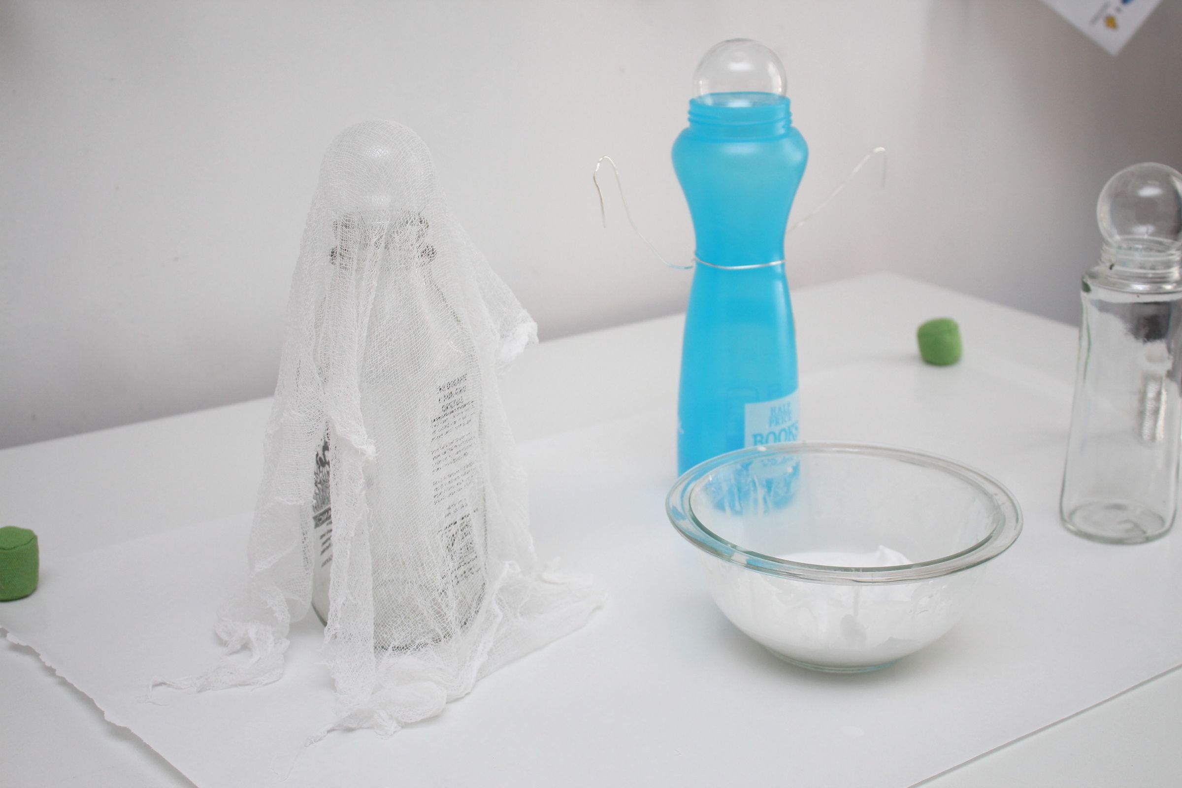 How to Make Cheesecloth Ghosts : 6 Steps (with Pictures) - Instructables
