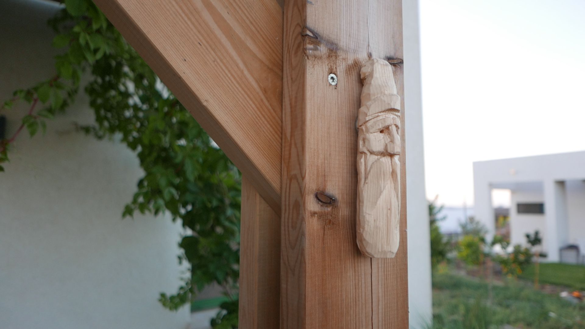 Easy Way to Hang Odd-shaped Objects on a Wall : 3 Steps (with Pictures ...