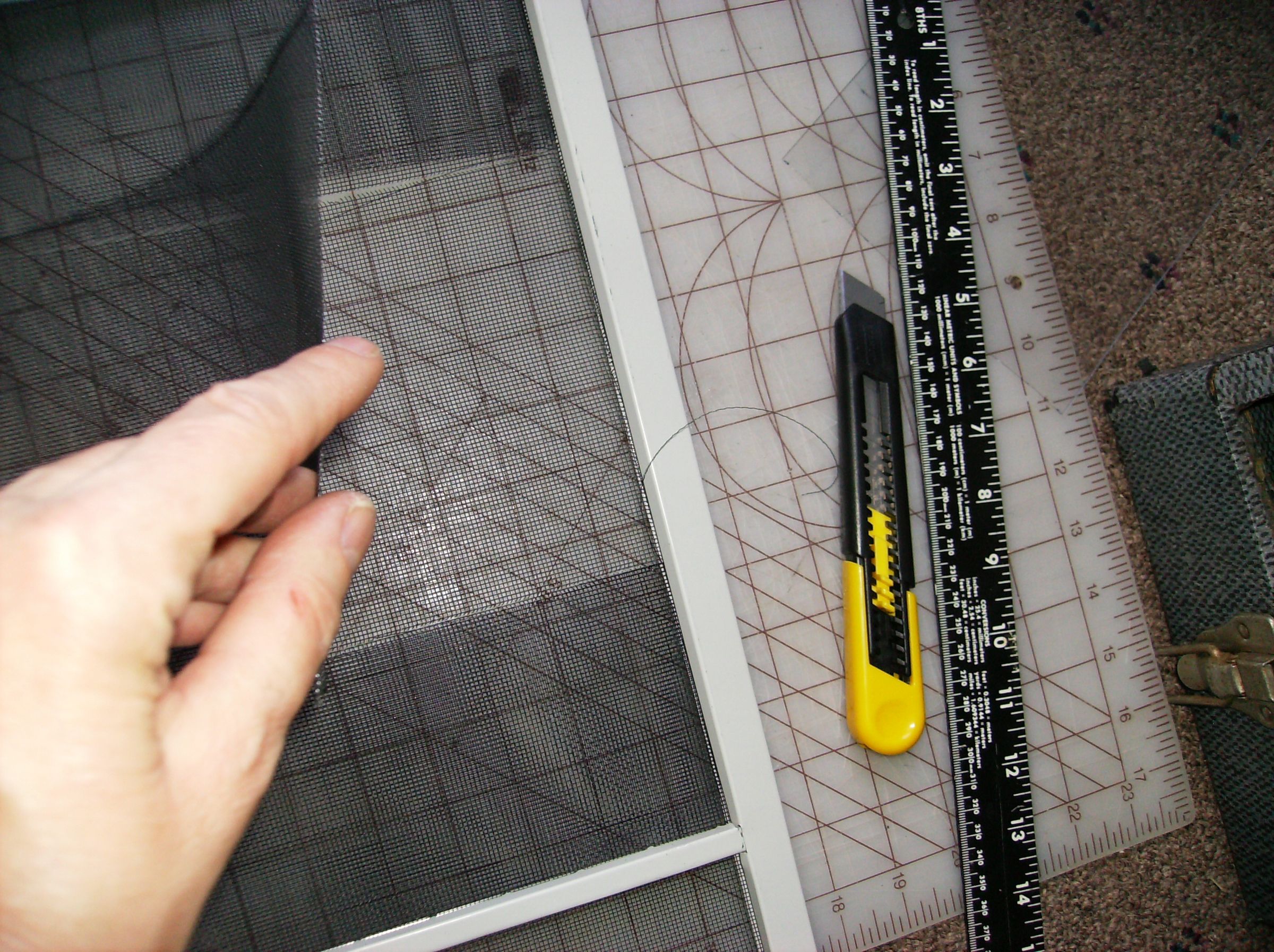 How to Make a Cat Entryway in a Removable Window Screen : 10 Steps ...