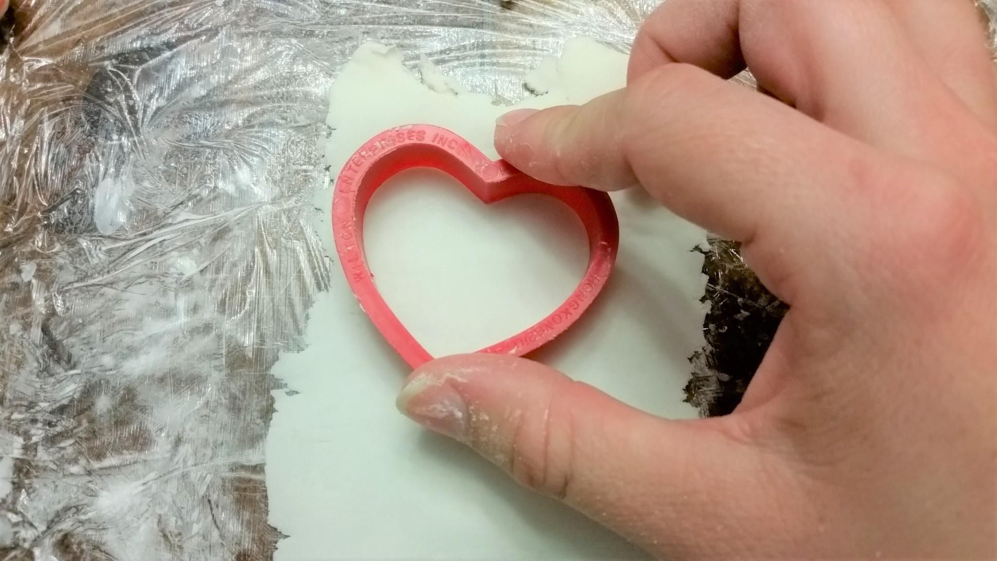 Realistic Edible Modeling Chocolate Roses : 7 Steps (with Pictures ...