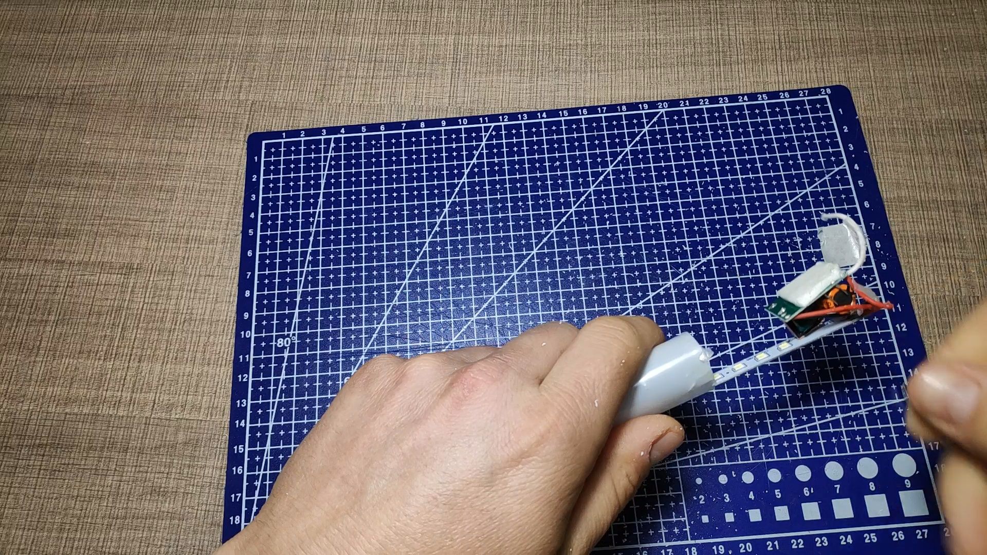 T8 Mains LED Light Teardown : 4 Steps - Instructables