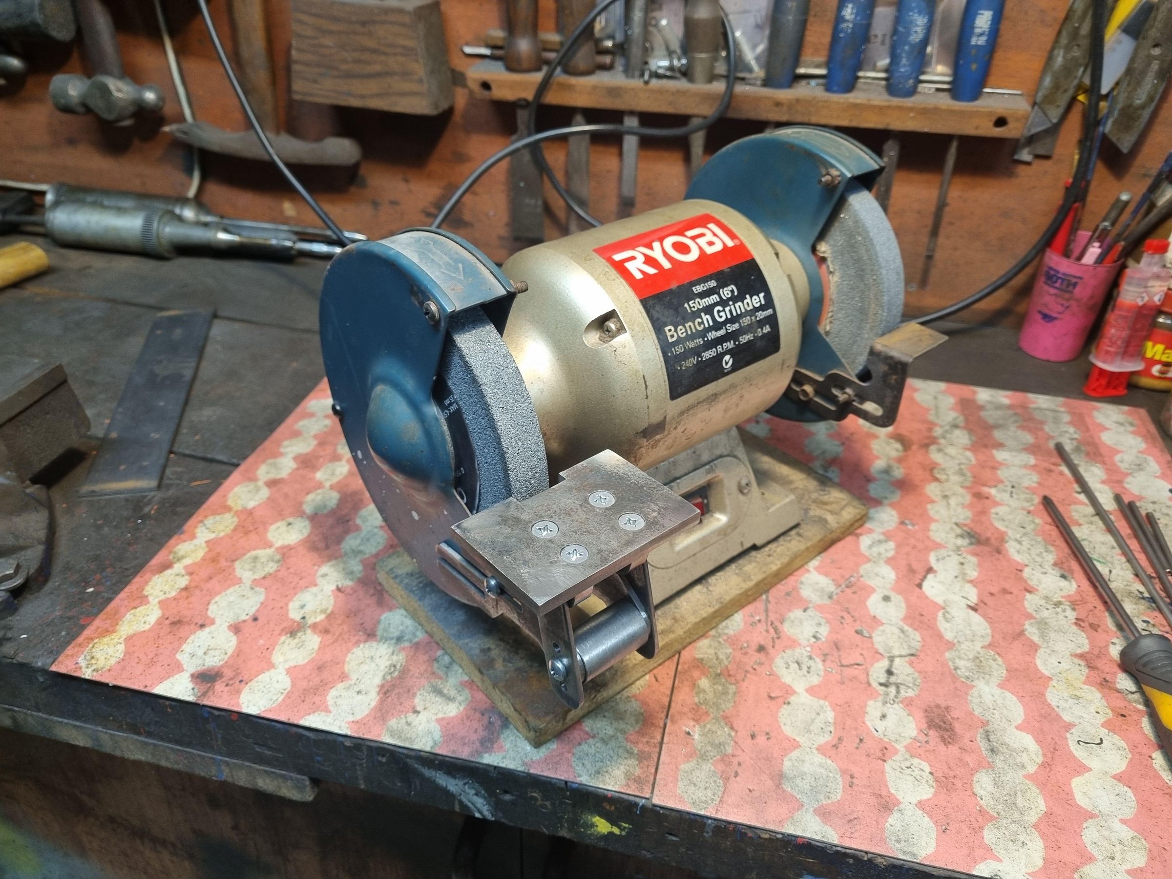 Scrap Metal Grinder Tool Rest : 7 Steps (with Pictures) - Instructables