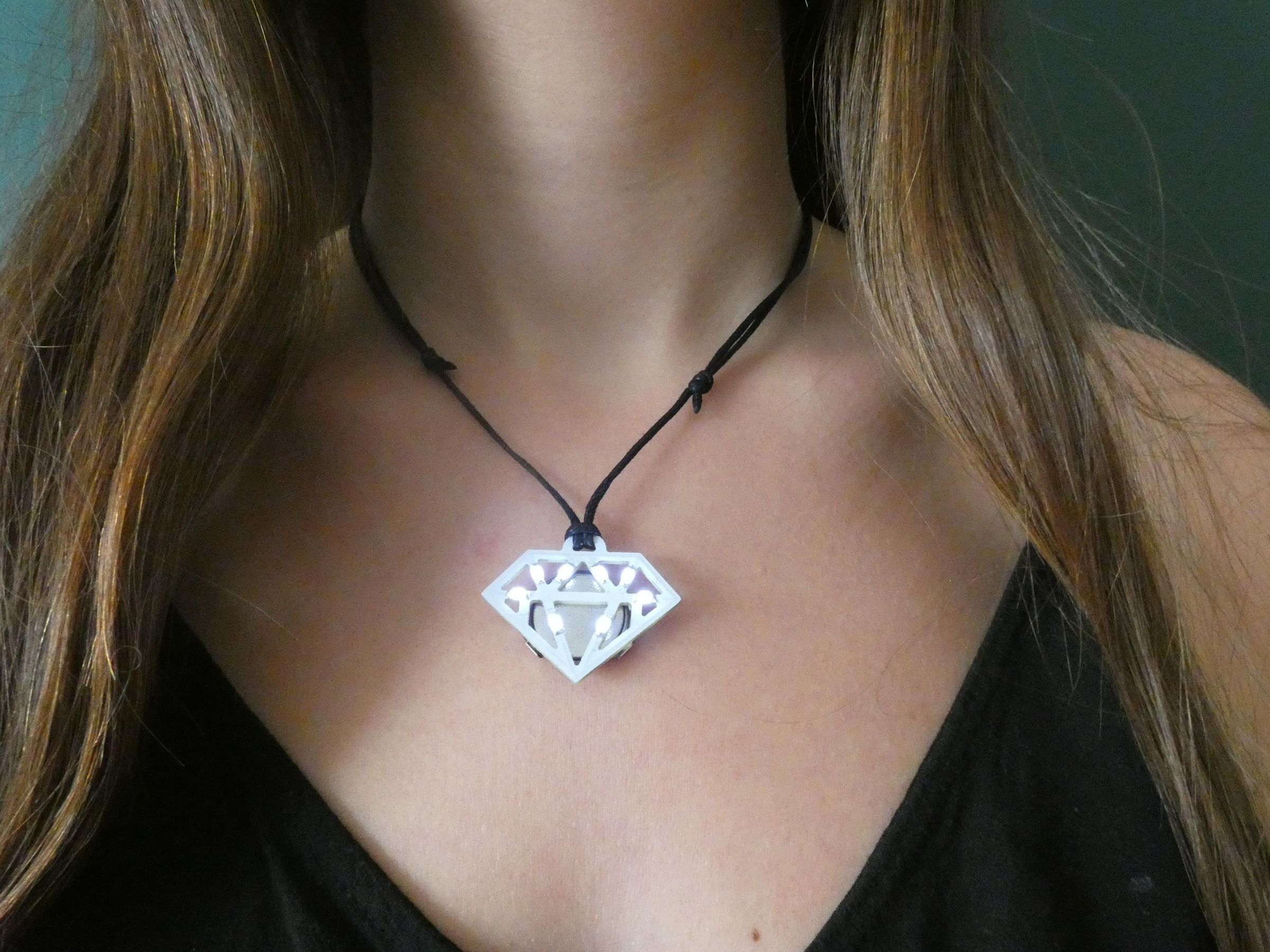 NeckLight V2 : Glow-In-The-Dark Necklaces With Shapes, Colors and ...