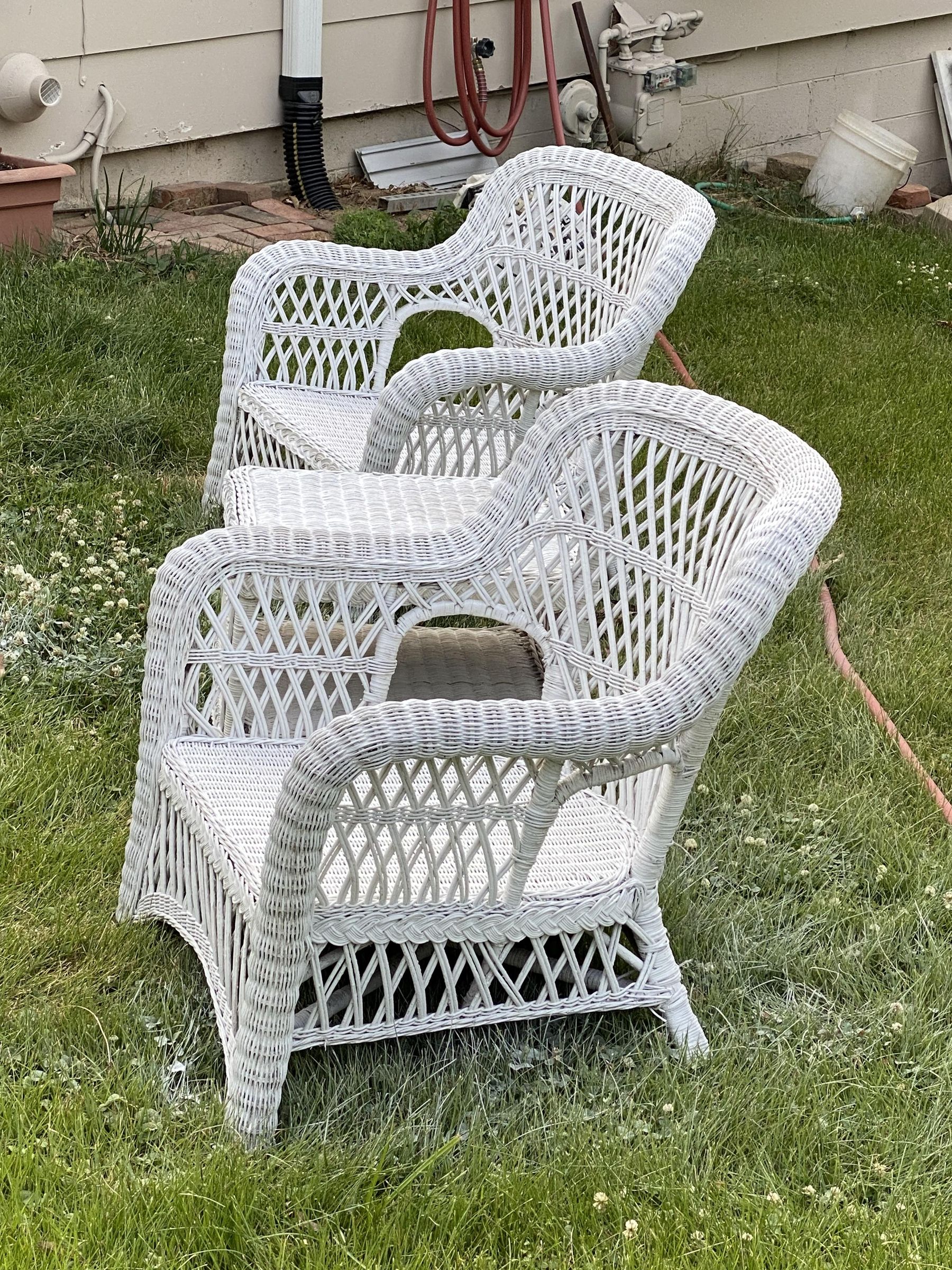 Clean and Repaint Your Old Wicker Furniture : 8 Steps (with Pictures ...