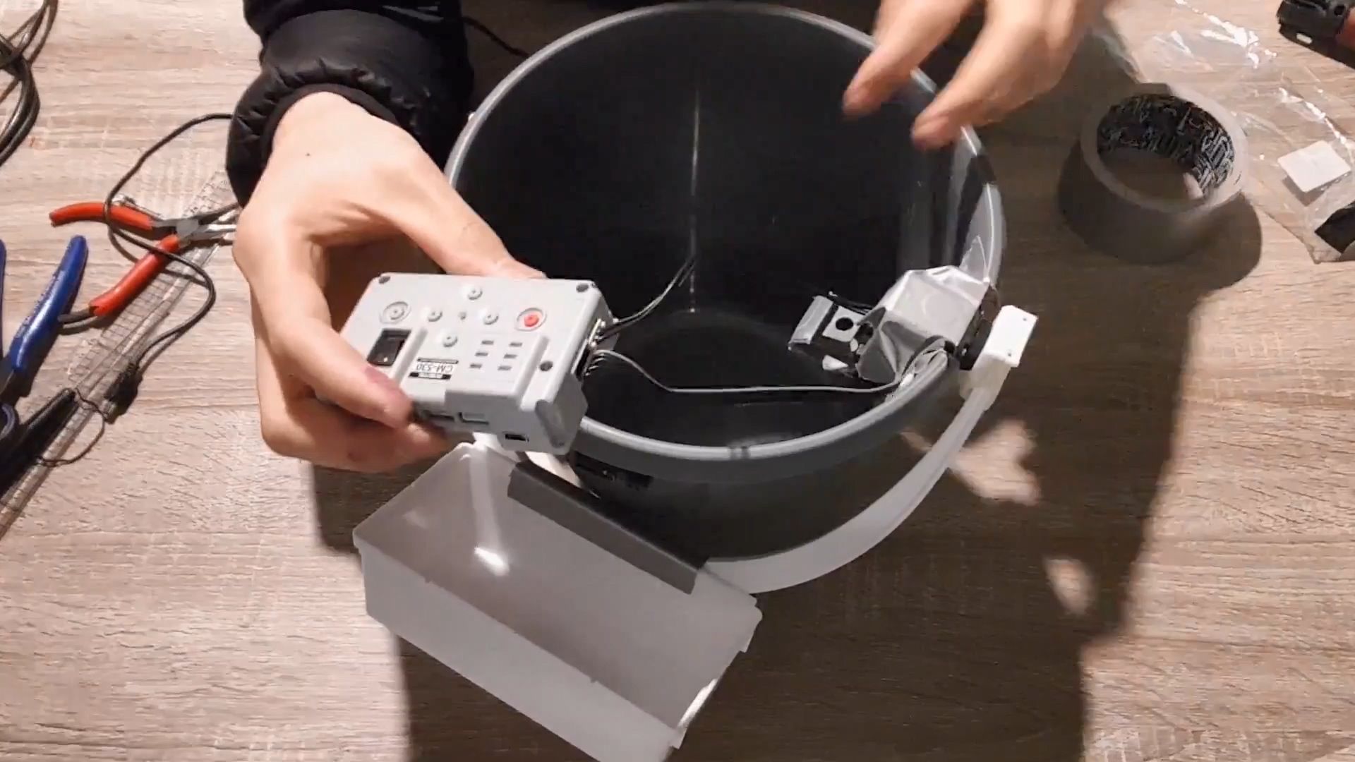 Trash Bin Robot - Giant Hungry Robot : 11 Steps (with Pictures ...