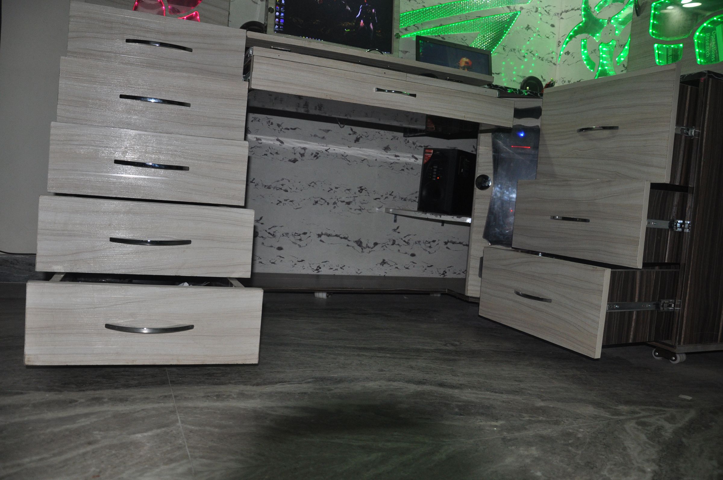 Computer Desk Build : 5 Steps (with Pictures) - Instructables