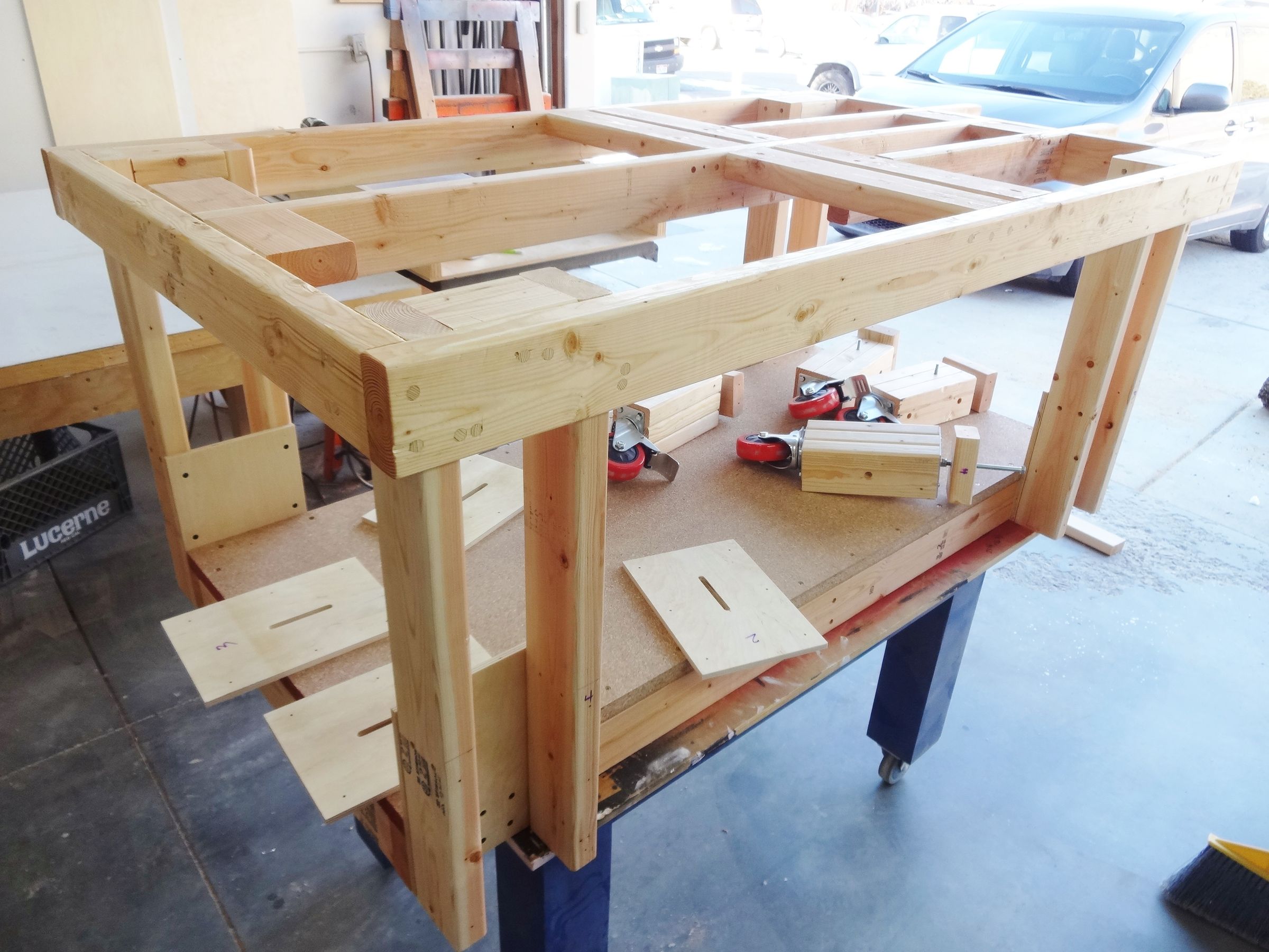 Height-Adjustable Outfeed Worktable : 11 Steps (with Pictures) - Instructables