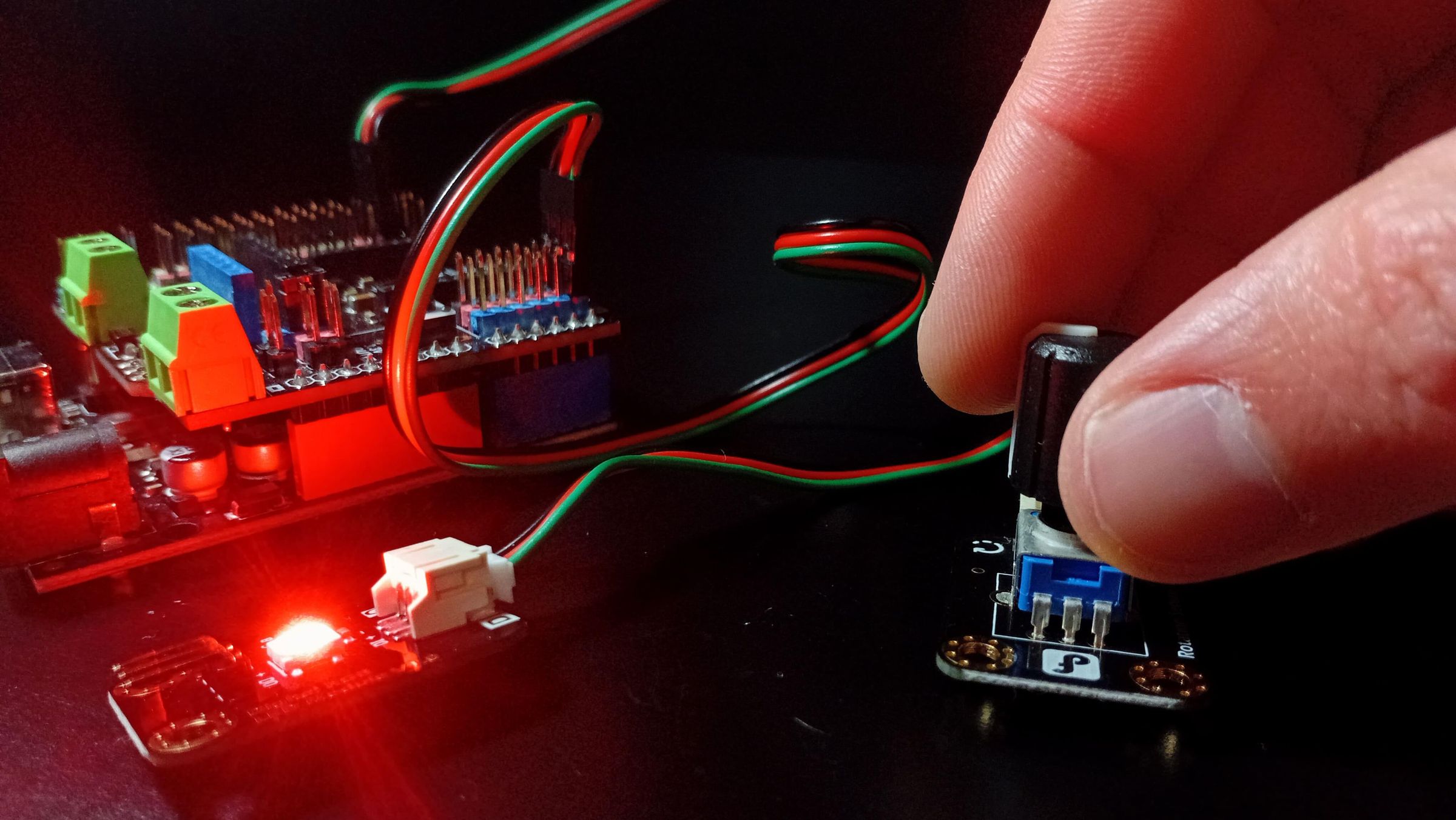 How to Use Potentiometers With Arduino - Lesson #9 : 7 Steps (with ...