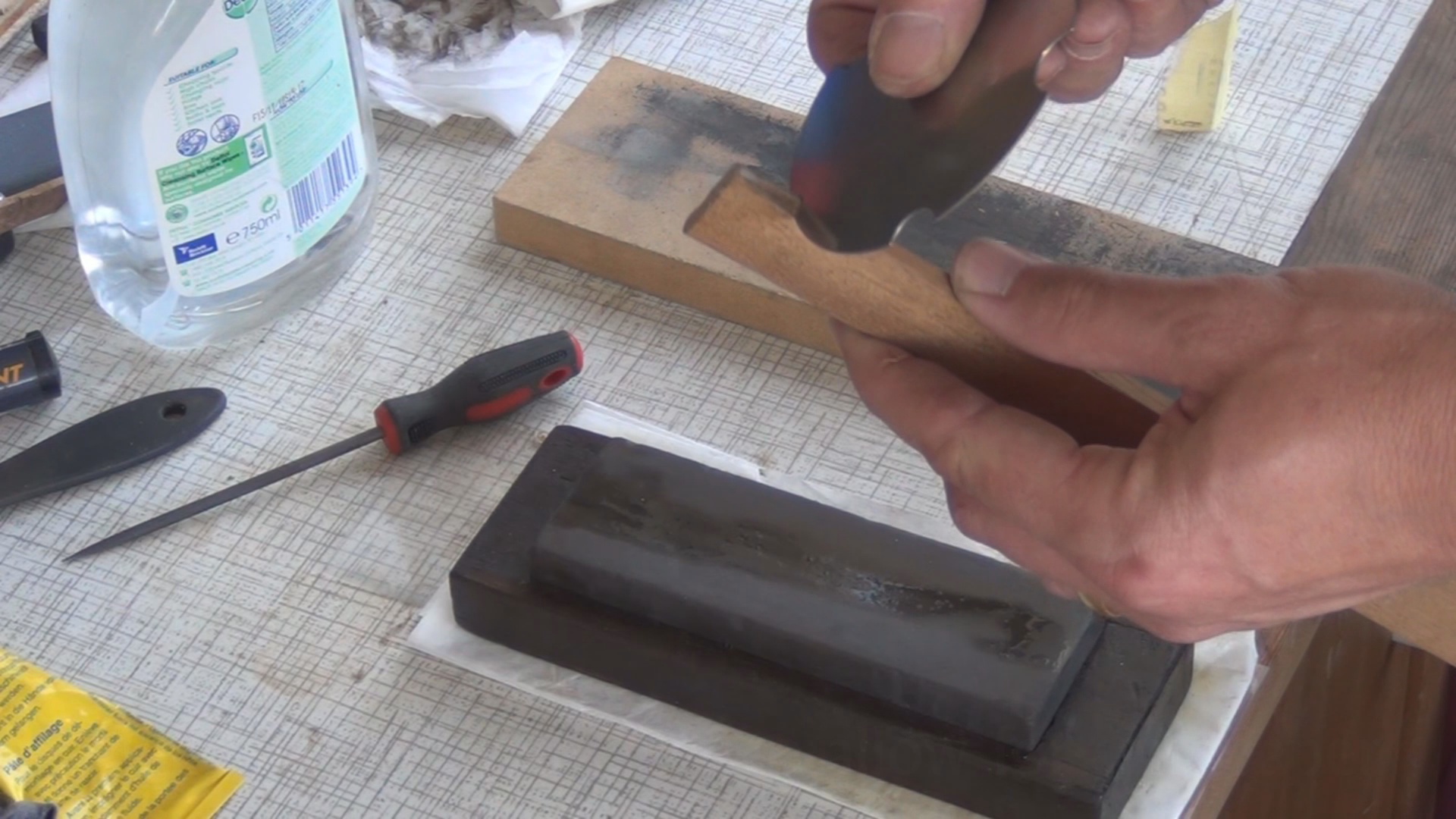 How to Sharpen a Concave Card Scraper : 8 Steps (with Pictures ...