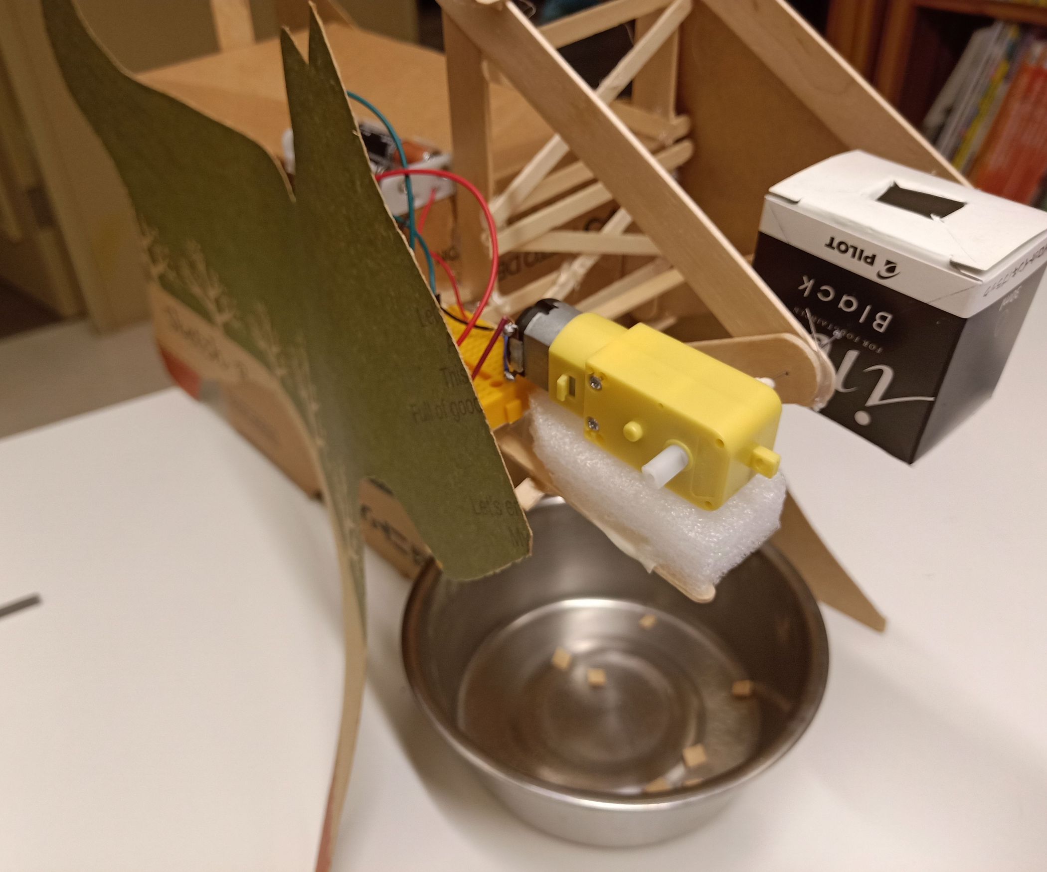 Automatic Wheeled Feed Dropper : 8 Steps - Instructables