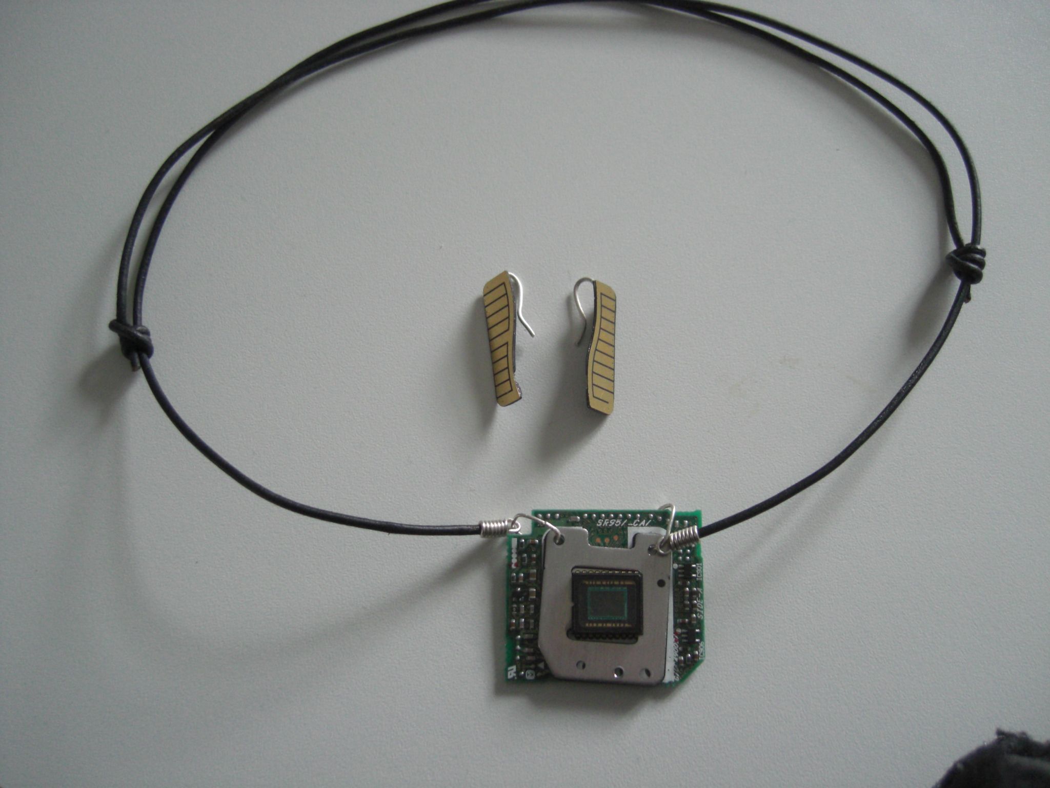 Reusing Old Camera Parts for Jewelry : 10 Steps (with Pictures ...