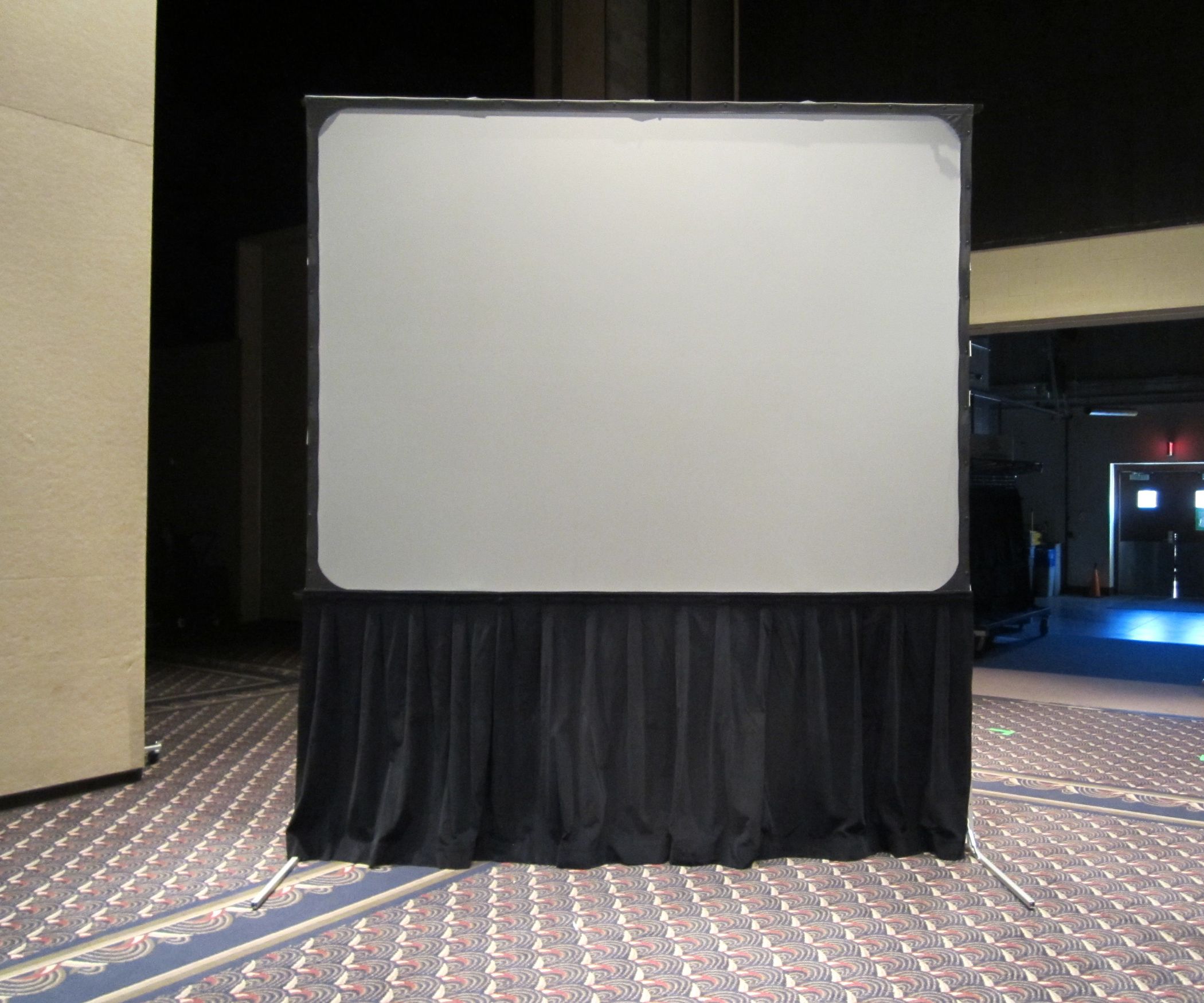 Set Up a Fastfold Projection Screen : 9 Steps - Instructables