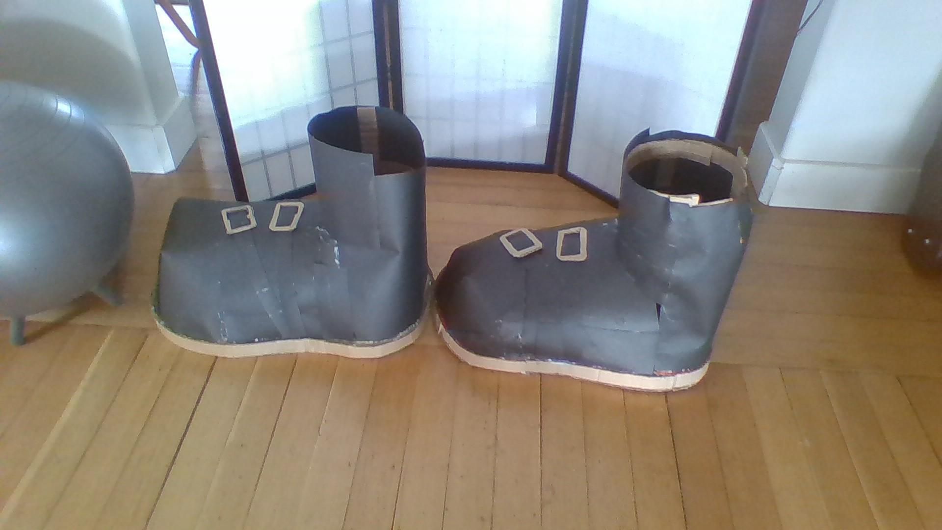 Cardboard Boots(big.) : 9 Steps - Instructables