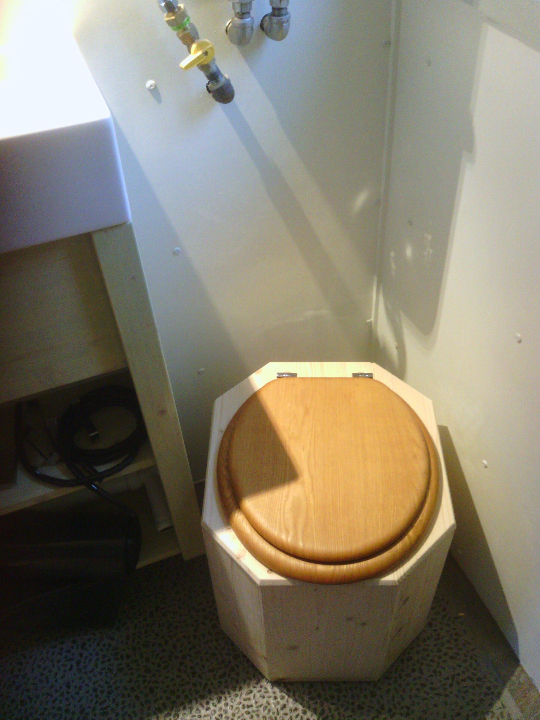 My Composting Toilet : 9 Steps (with Pictures) - Instructables