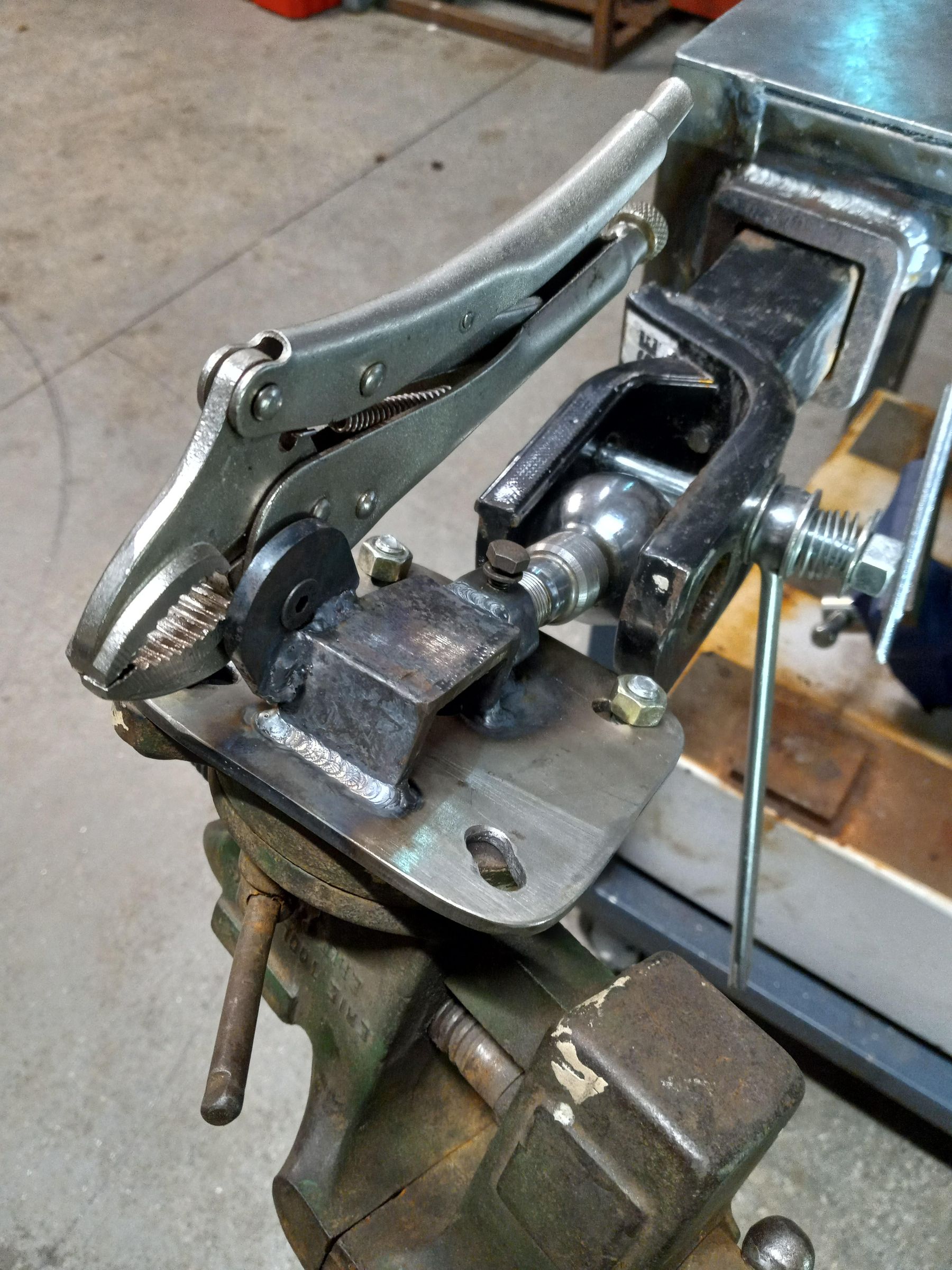 DIY Ball Swivel for Vise/Welding Positioner Out of Reclaimed 2x2 ...