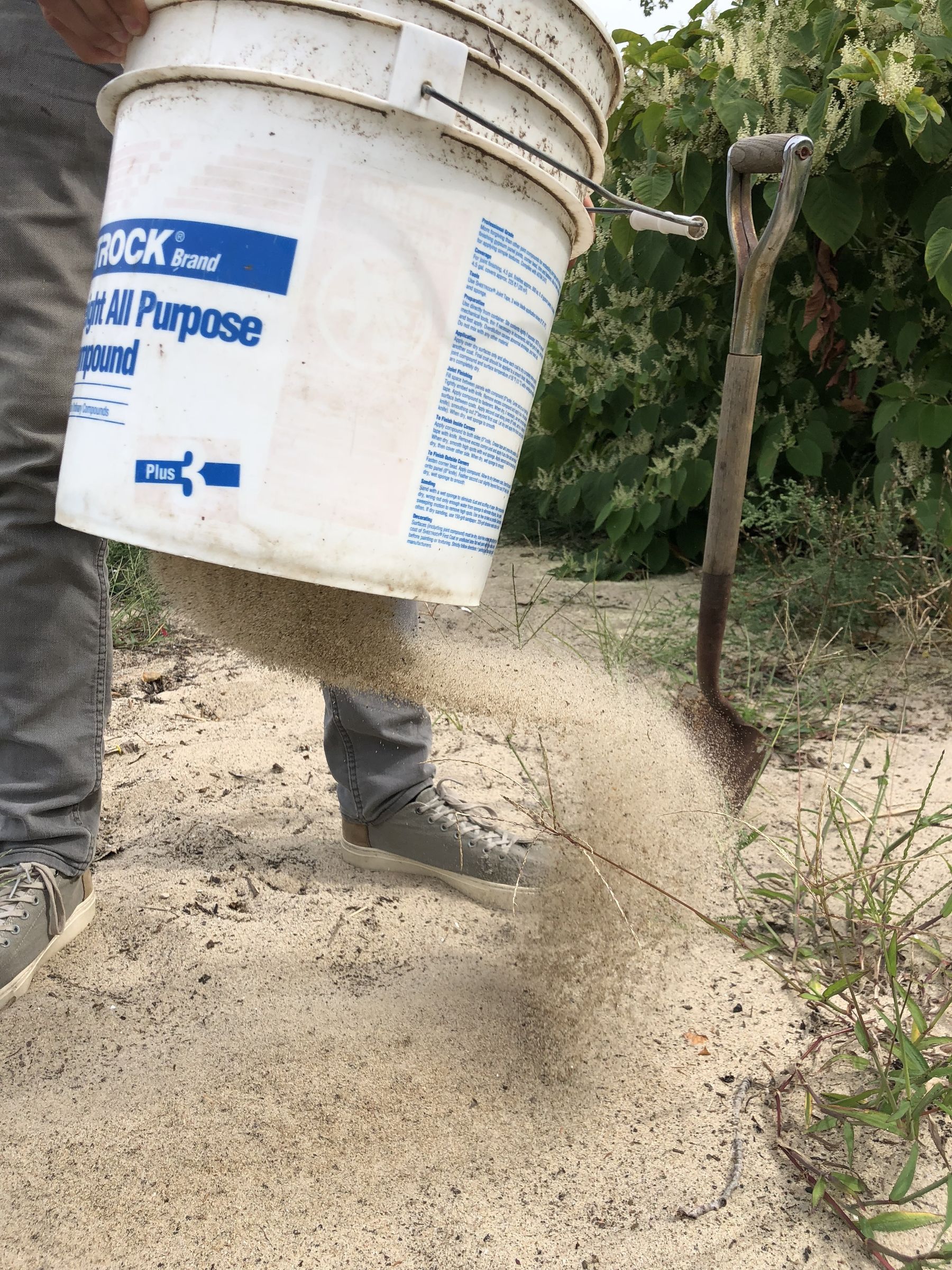 Bucket Sifter for Beach Cleanups : 8 Steps (with Pictures) - Instructables