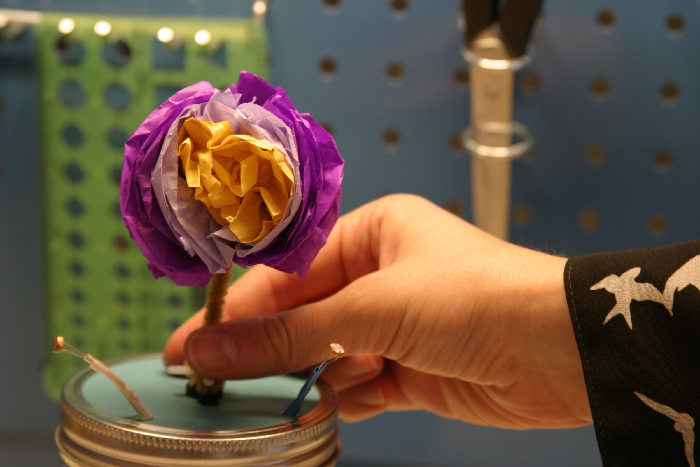 Create an Arduino Controlled Light-Following Flower Bot : 10 Steps ...