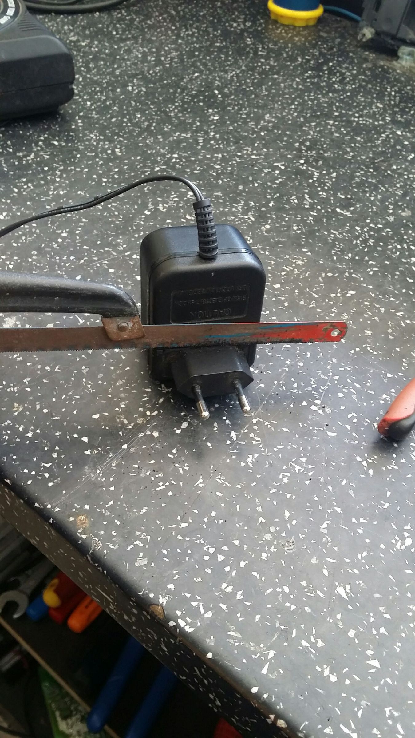 Make Your Power Supply to Fit in a Full Power Strip : 10 Steps ...