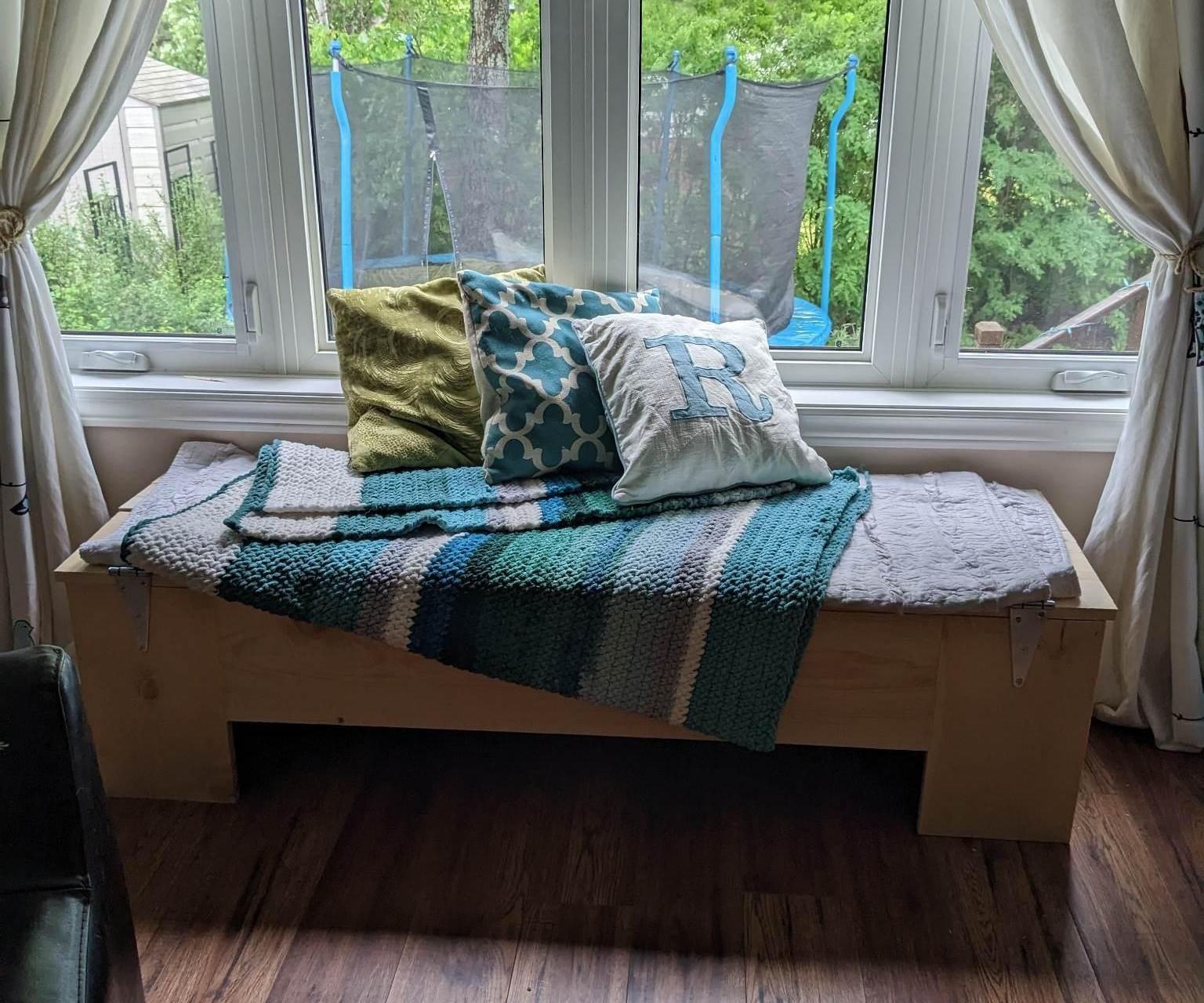 Fold Up Bed in a Box - Spare Bed : 6 Steps (with Pictures) - Instructables