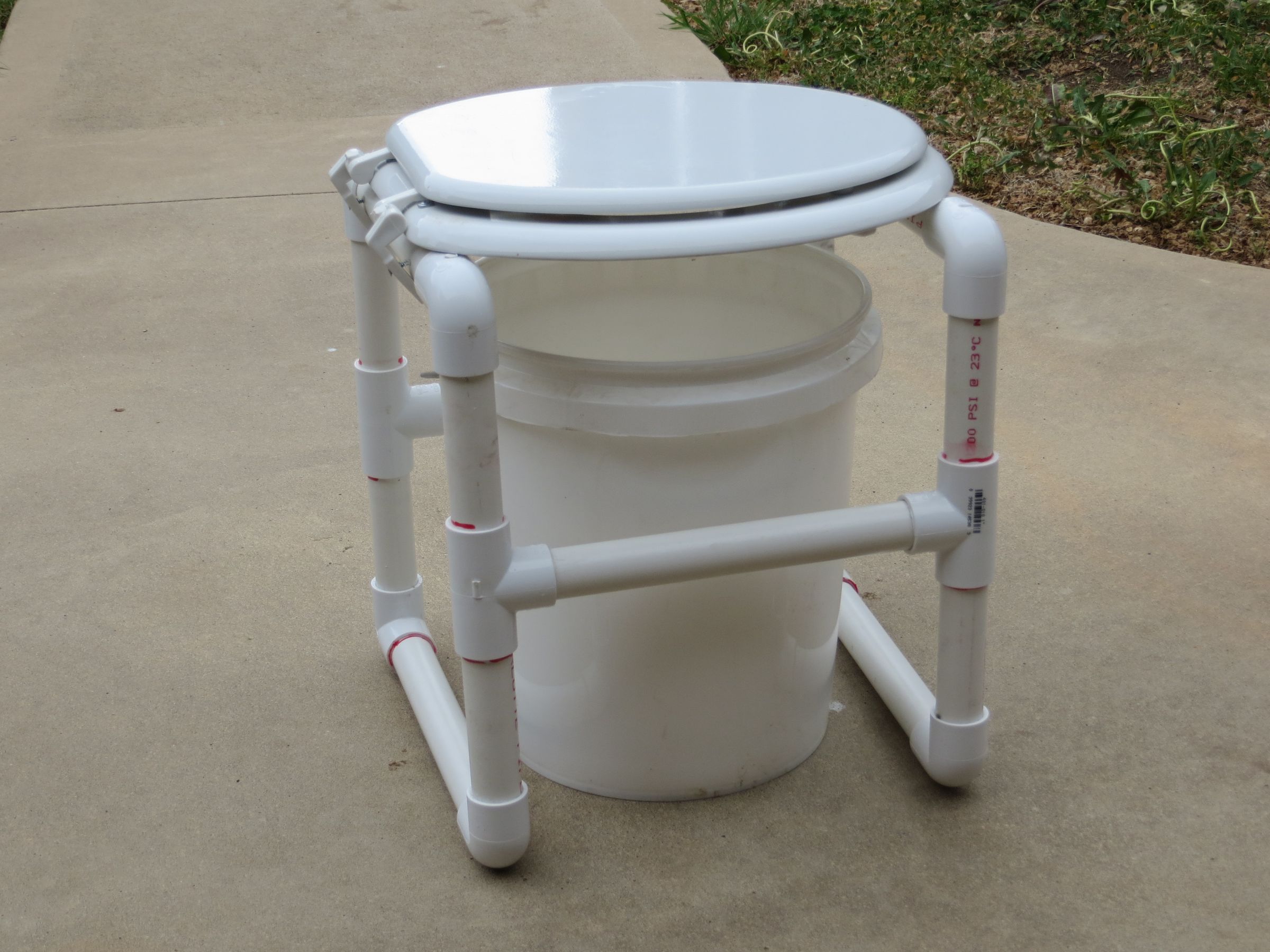 Camp Commode(potty) Made for Less Then $10.00 : 4 Steps - Instructables