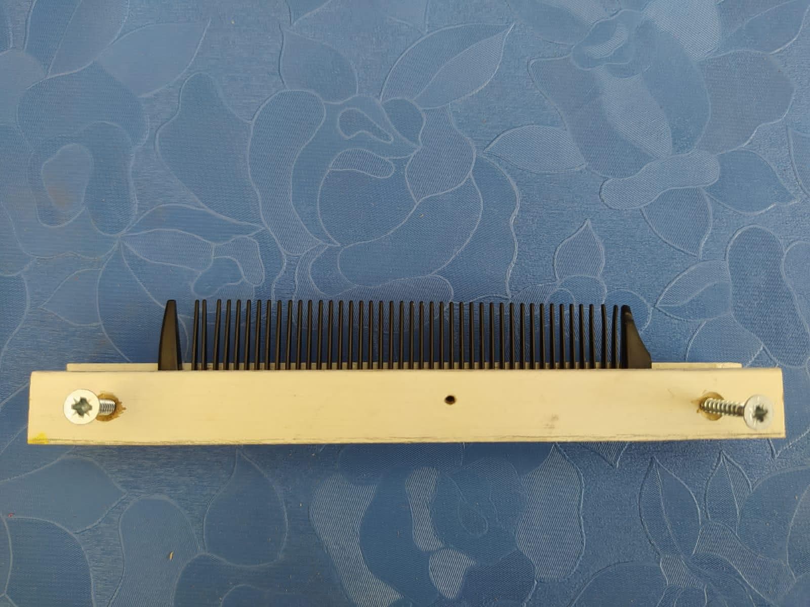 Loom With Combs : 10 Steps (with Pictures) - Instructables