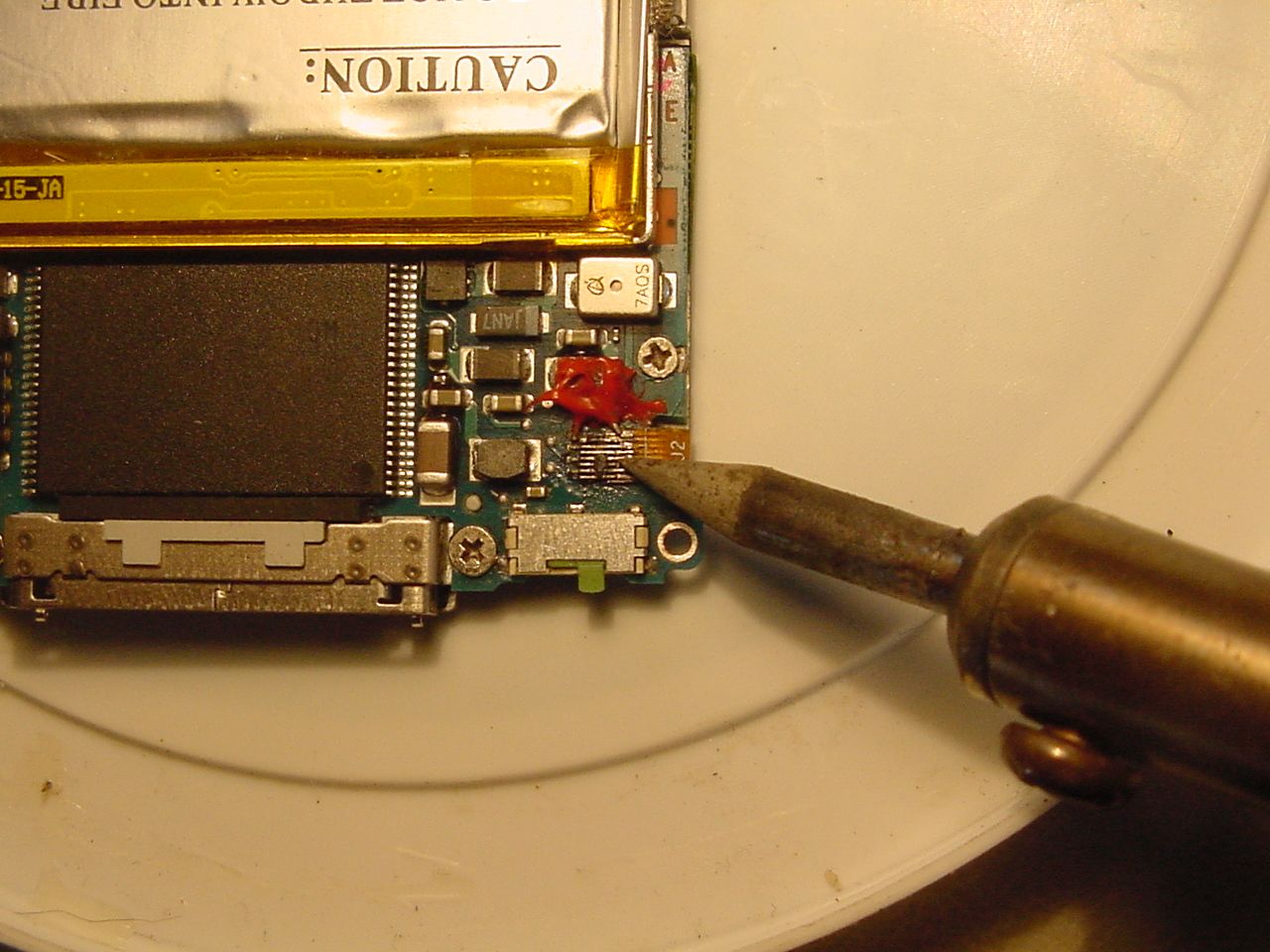 Busted Ipod Click Wheel Connector Fix : 4 Steps - Instructables