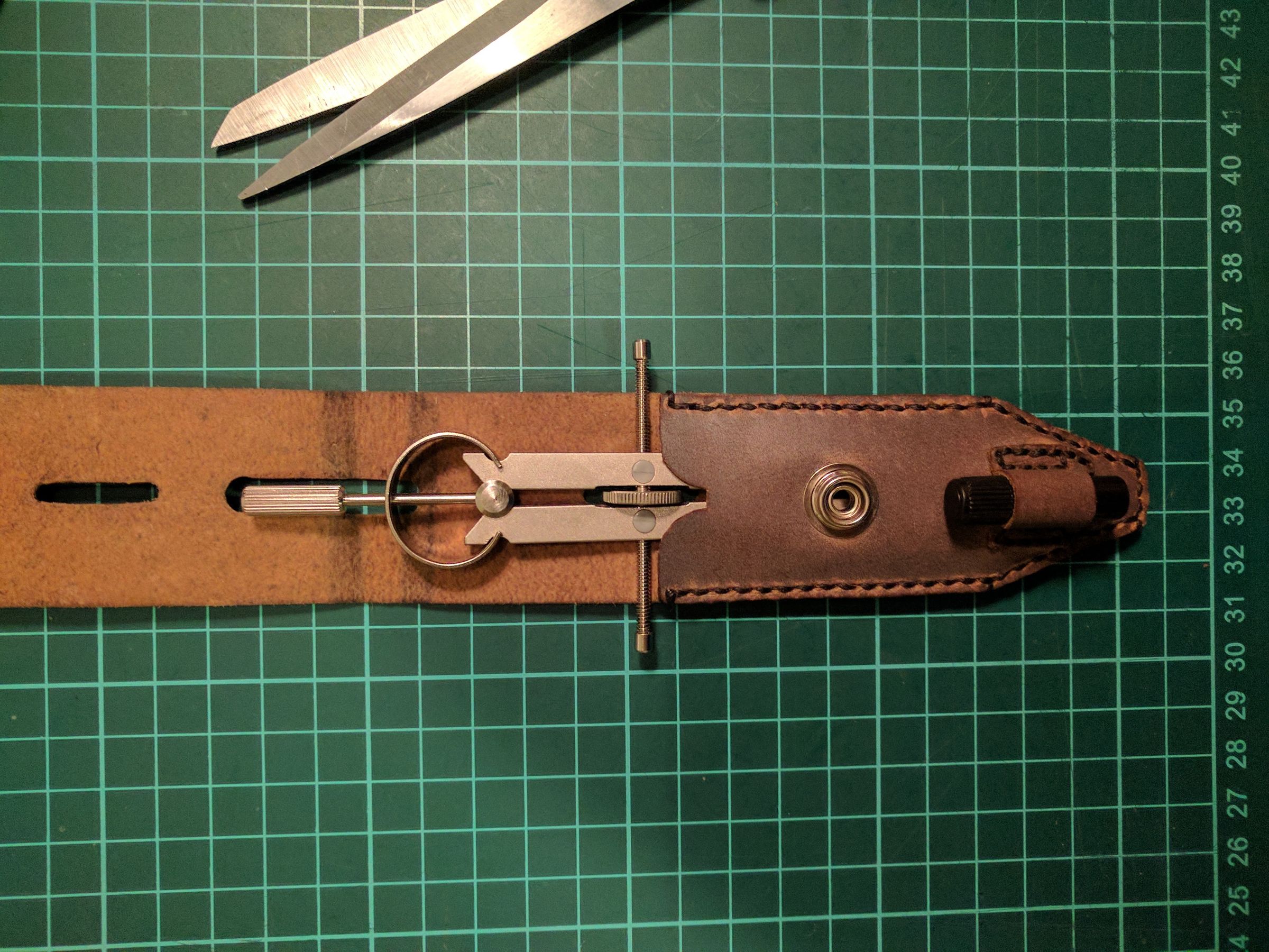 Leather Compass Case : 9 Steps (with Pictures) - Instructables