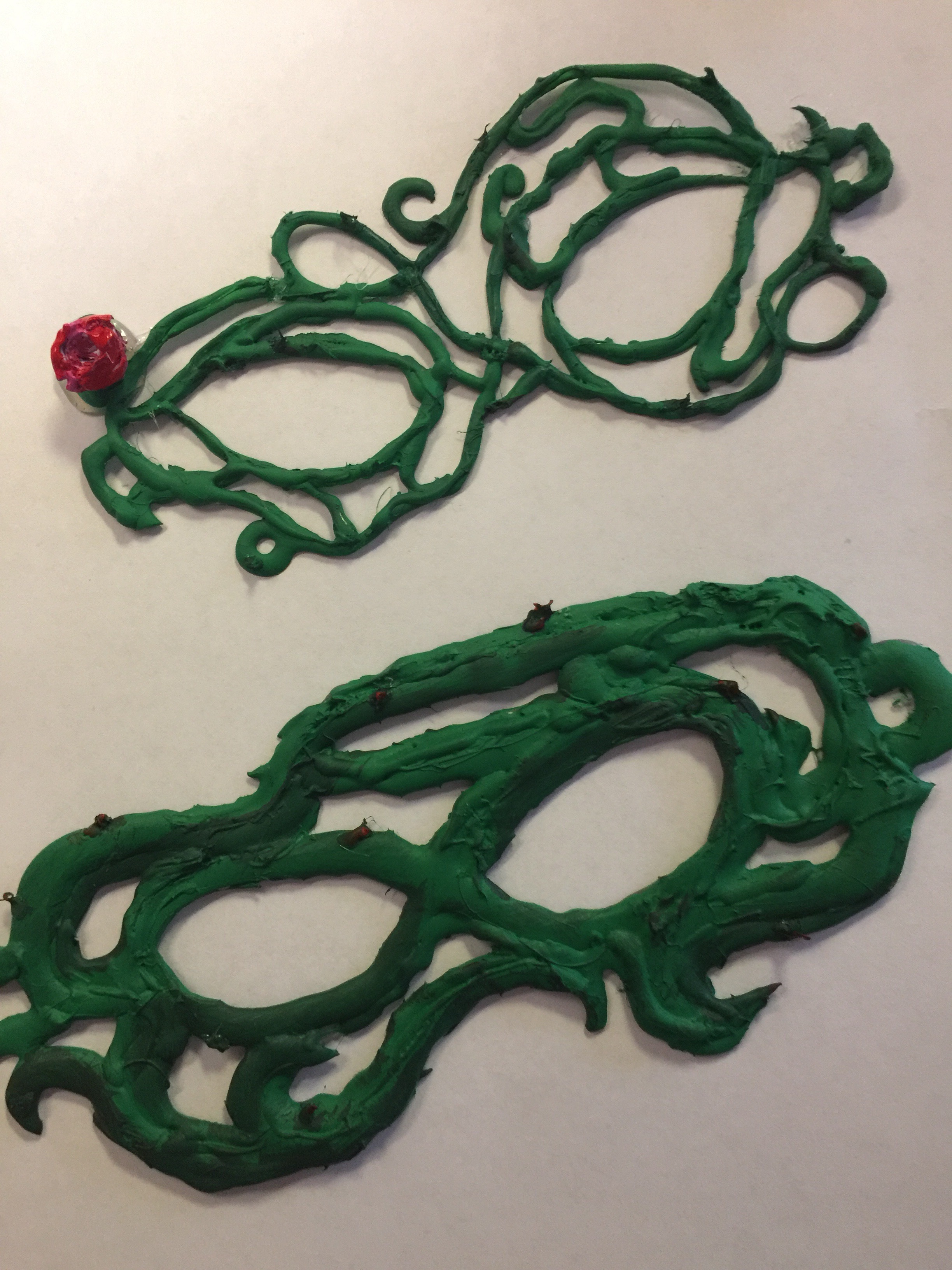 DIY Hot Glue Rose Vine Masquerade Masks : 7 Steps - Instructables