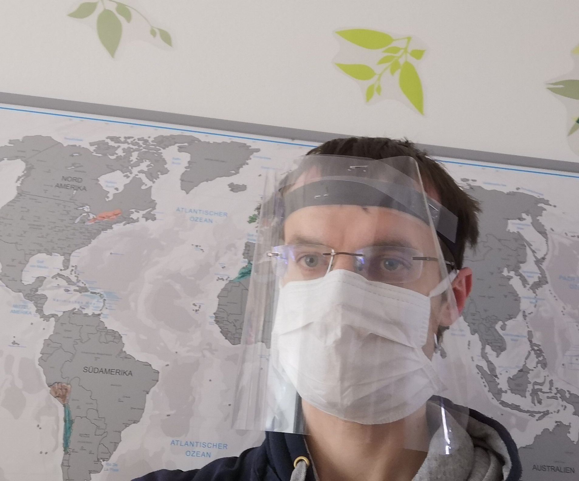 StaplerShield: Simple Face Shield Makeshift Made With Stapler ...