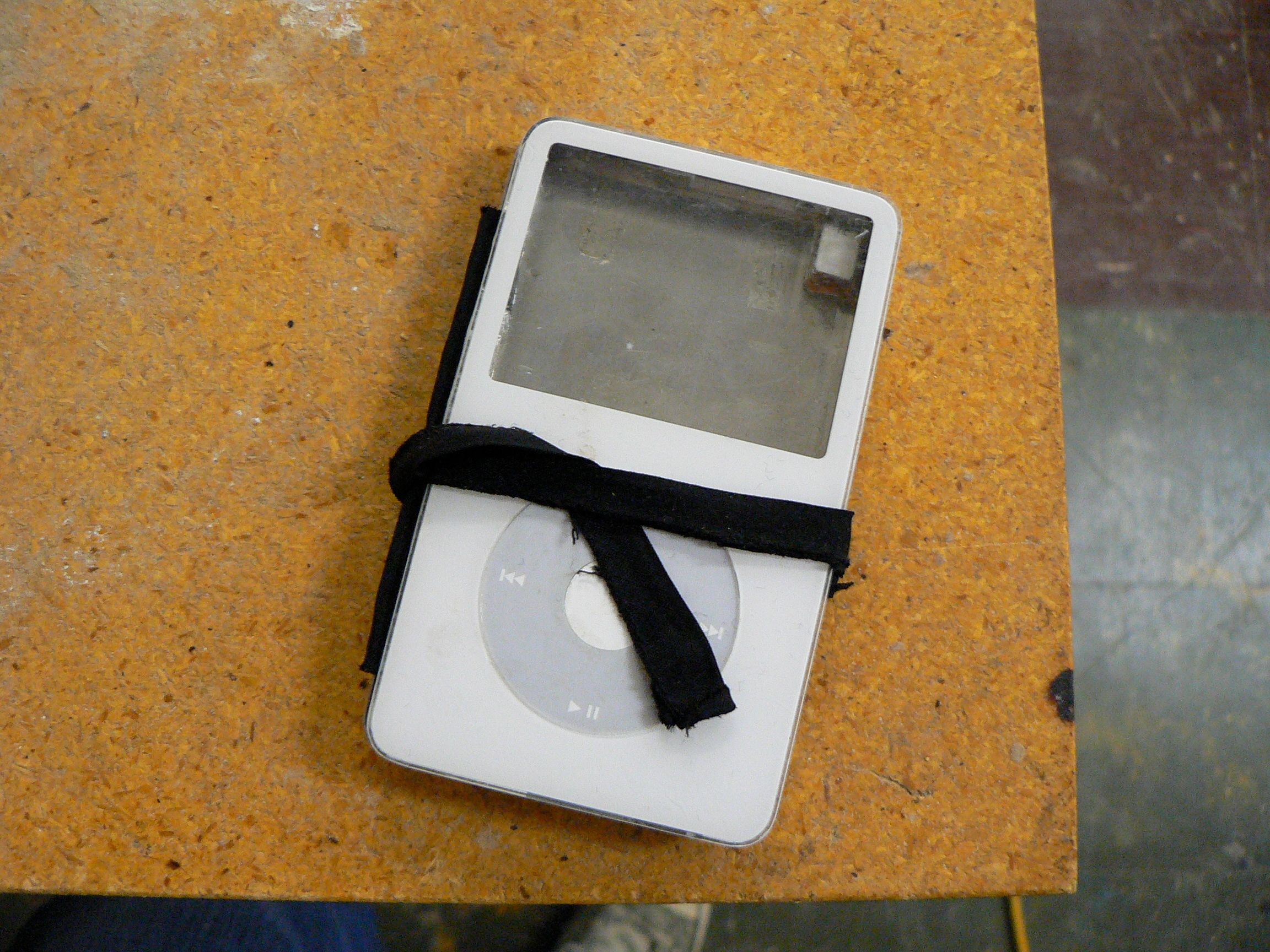 How to Hack an Ipod Into a Case for an HPDA, Cigarettes, Money ...
