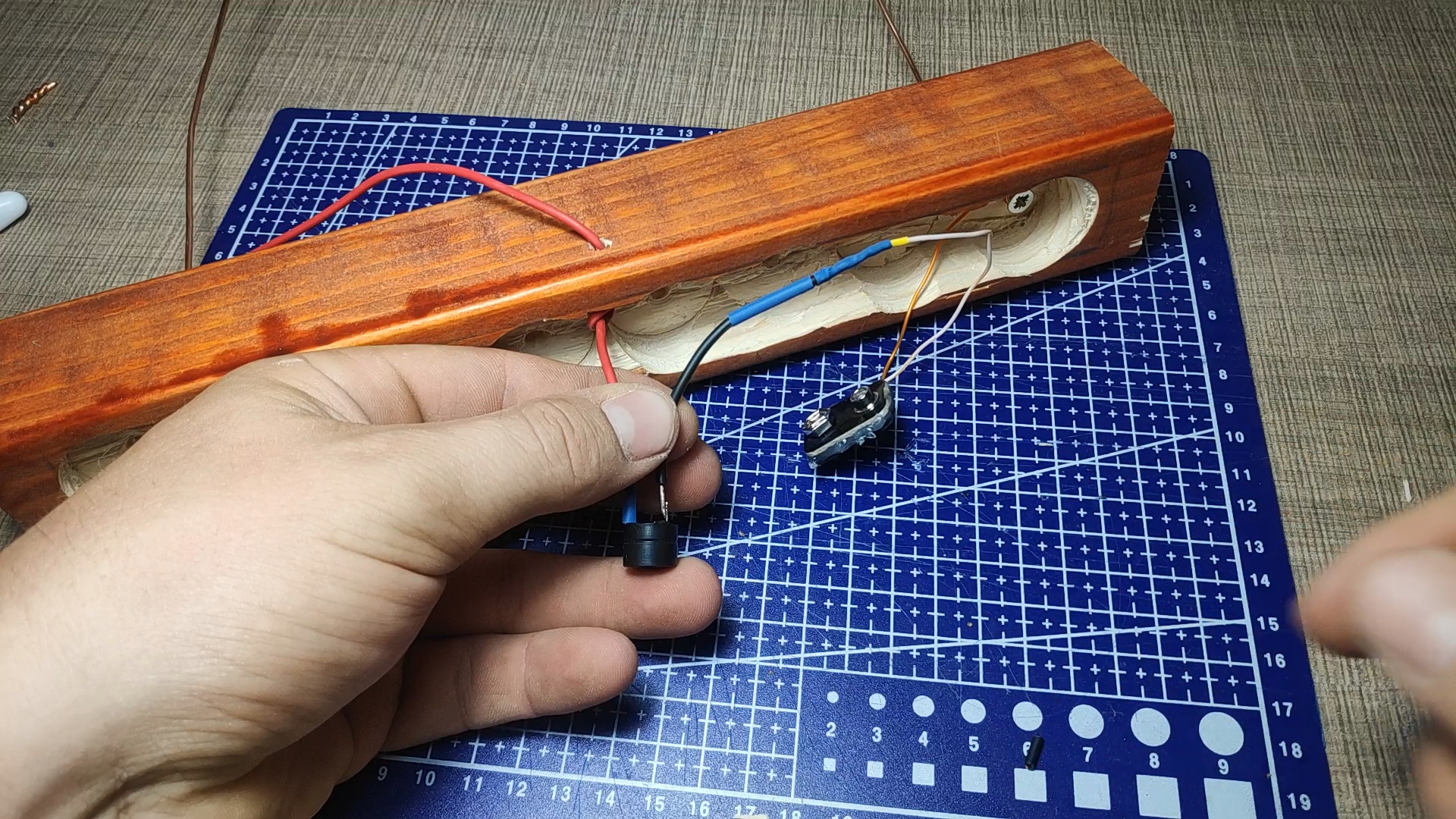 Wire Loop Buzzer Game : 5 Steps (with Pictures) - Instructables