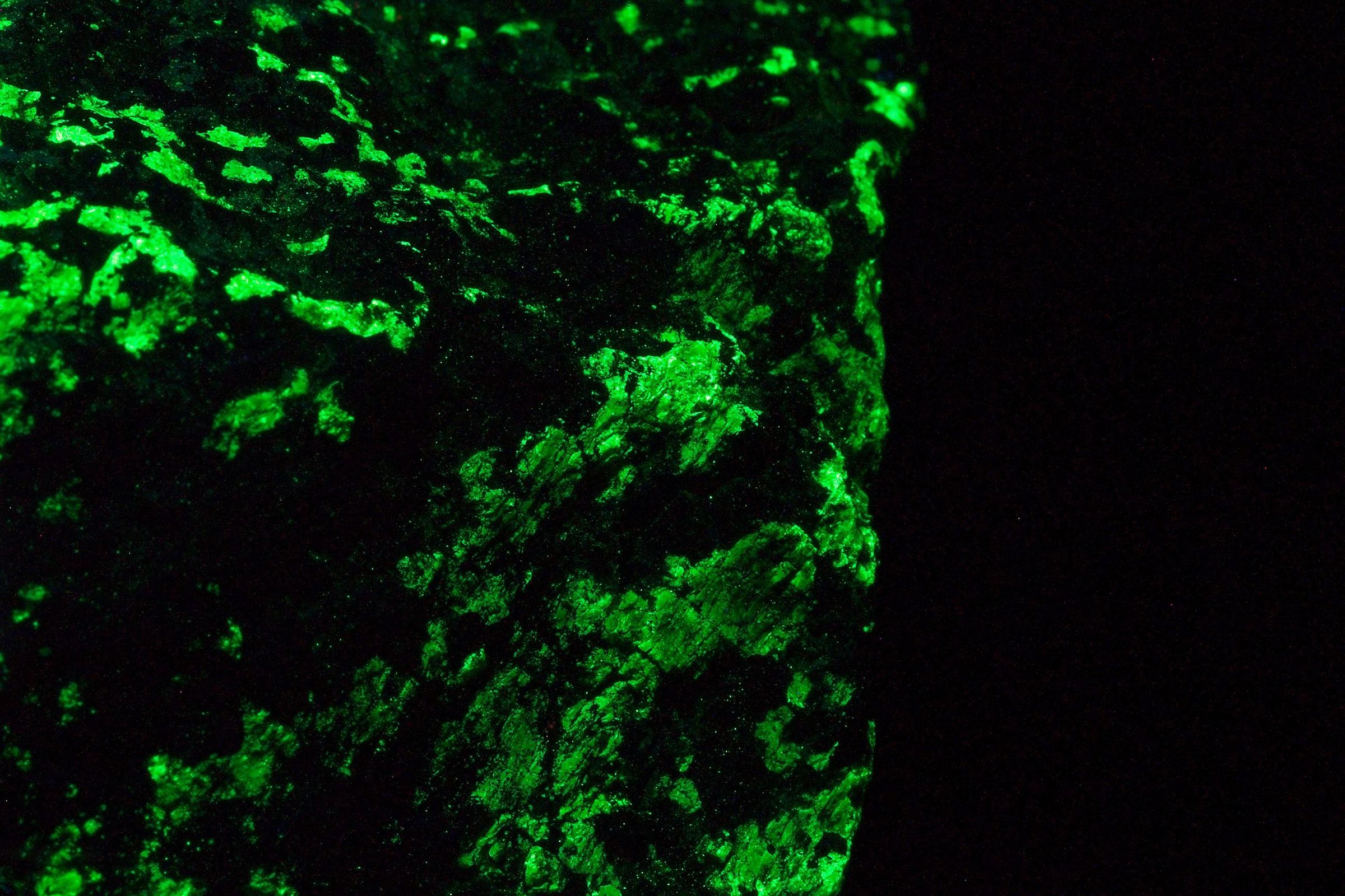 Build a Simple UV Photography Box : 25 Steps (with Pictures ...