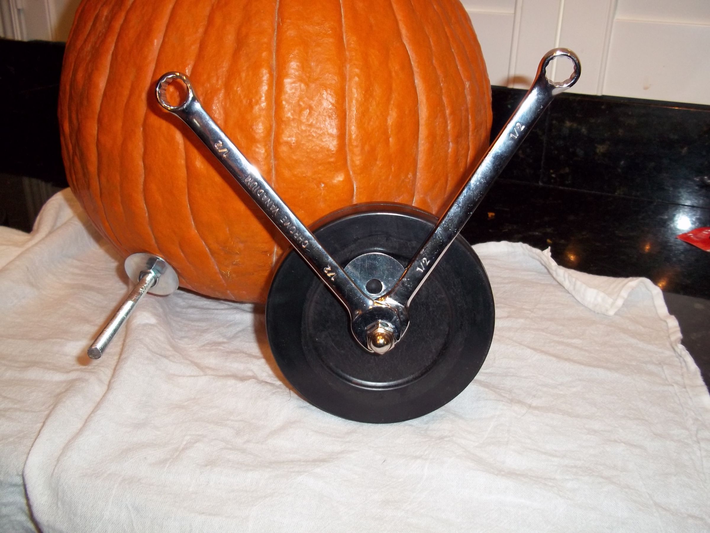 How to Build a PUMPKIN RACER With Two Parallel Independent Axles : 9 ...