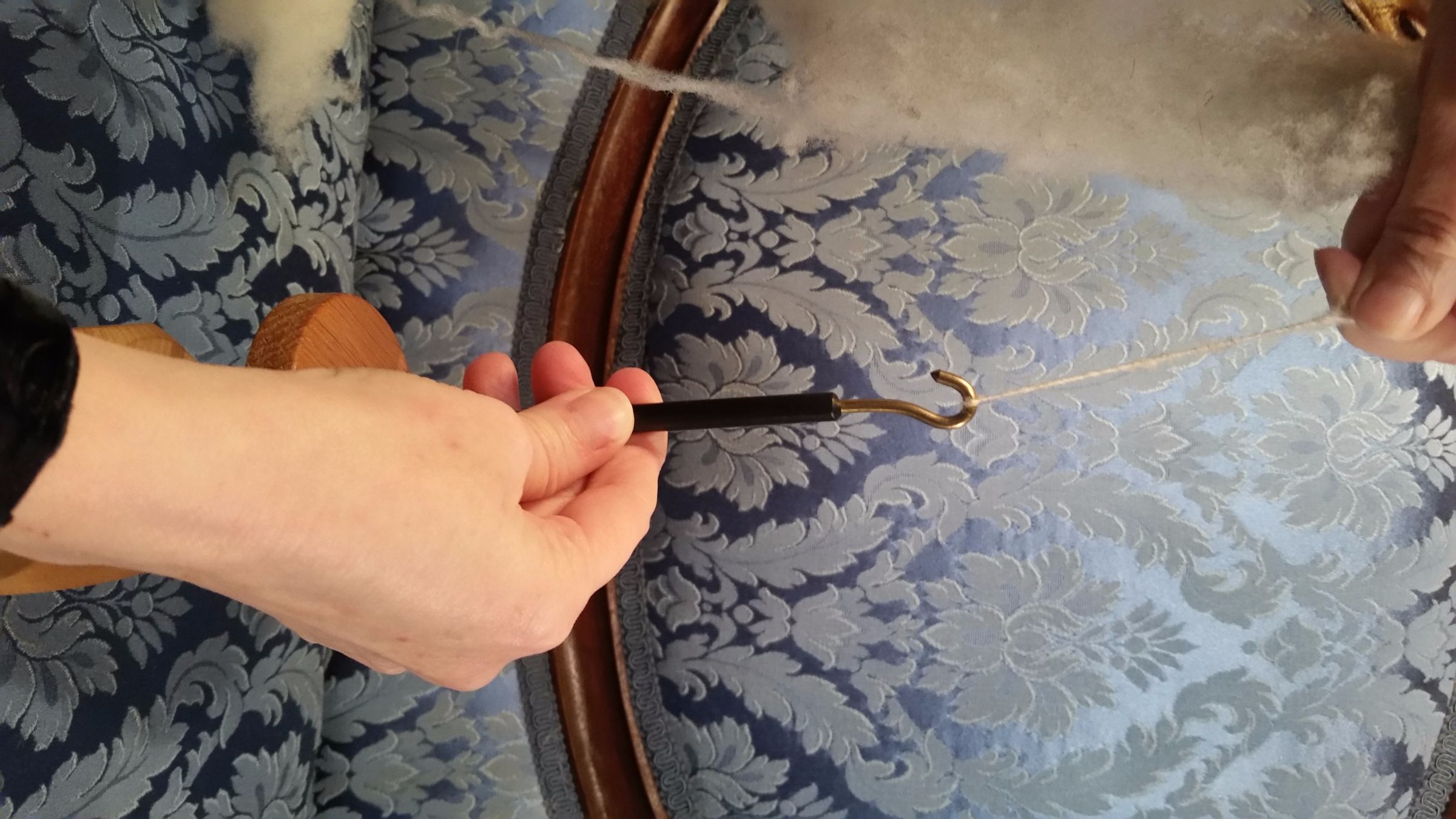 Using a Supported Spindle With a Base to Spin Yarn : 8 Steps (with ...