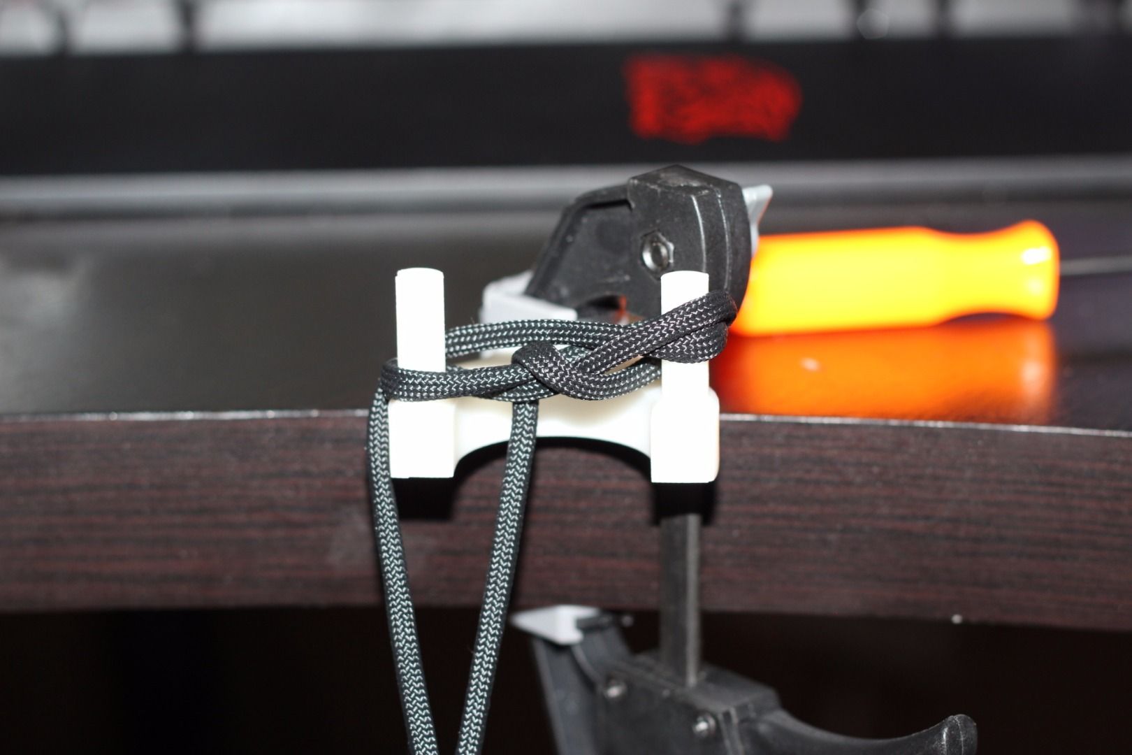 3D Printed Two Peg Spool Knitting - the Beginning : 6 Steps - Instructables