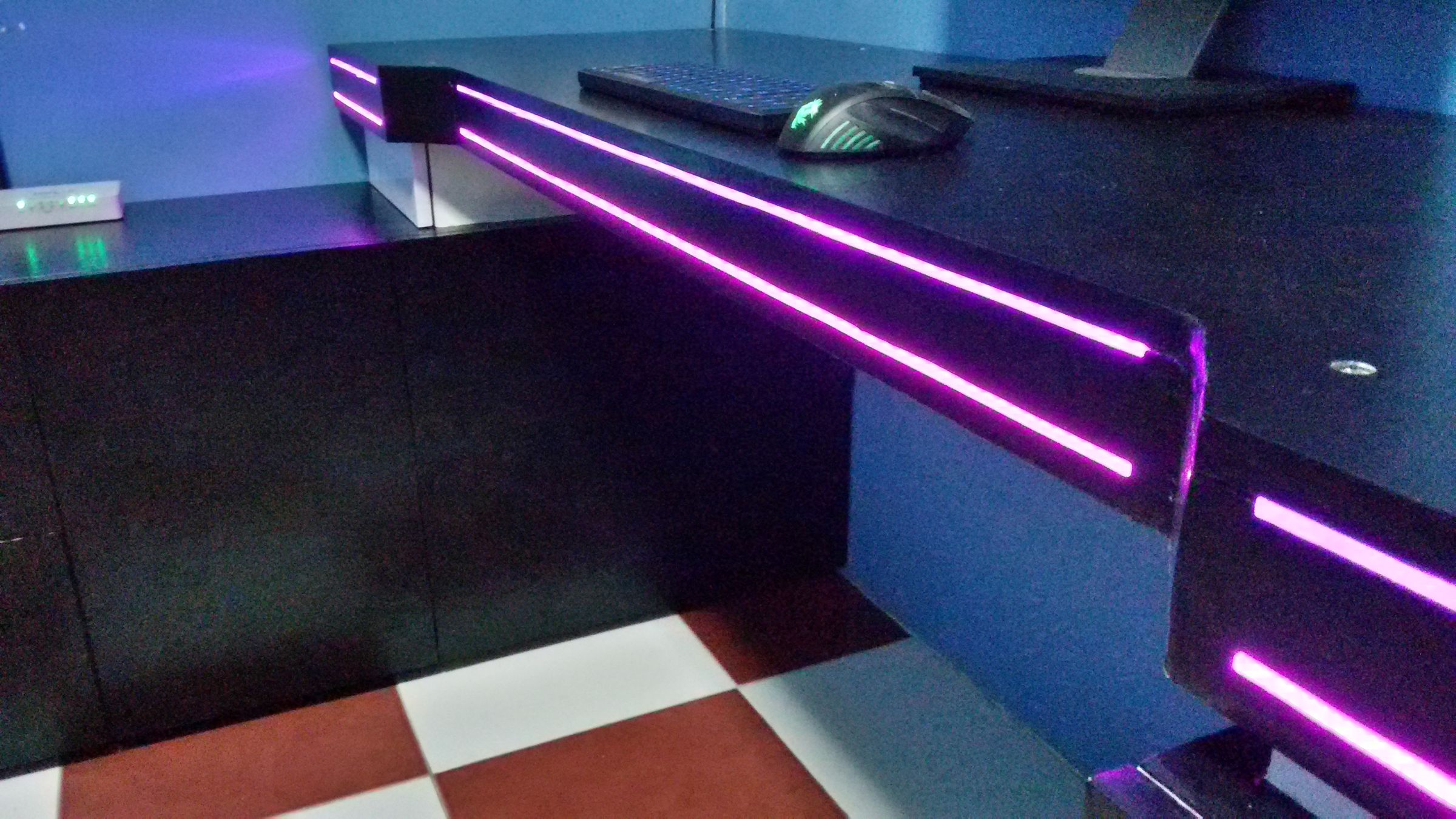 Extreme Office/Gaming Desk! : 8 Steps (with Pictures) - Instructables