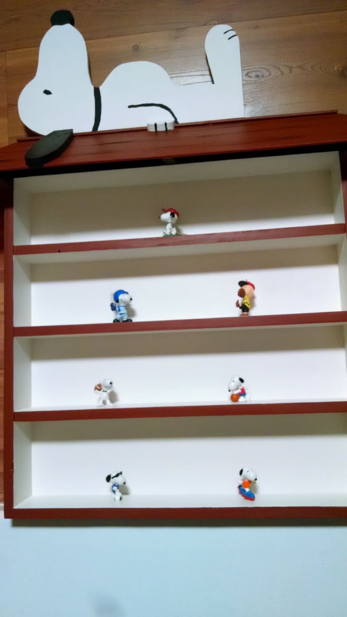 How to Make a Snoopy Doghouse Display Shelf : 10 Steps (with Pictures ...