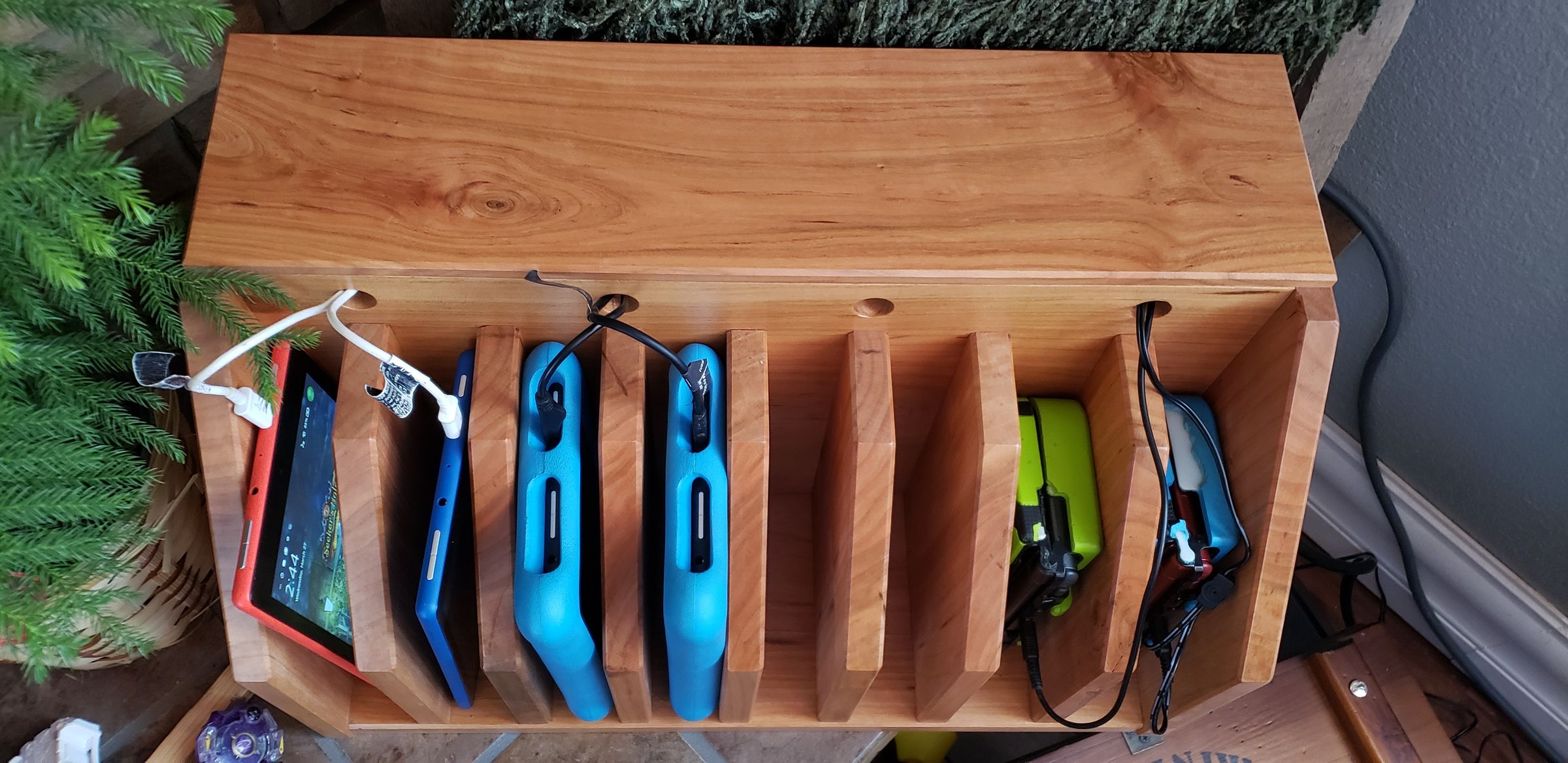 Tablet Organizer/Charging Station : 11 Steps (with Pictures ...