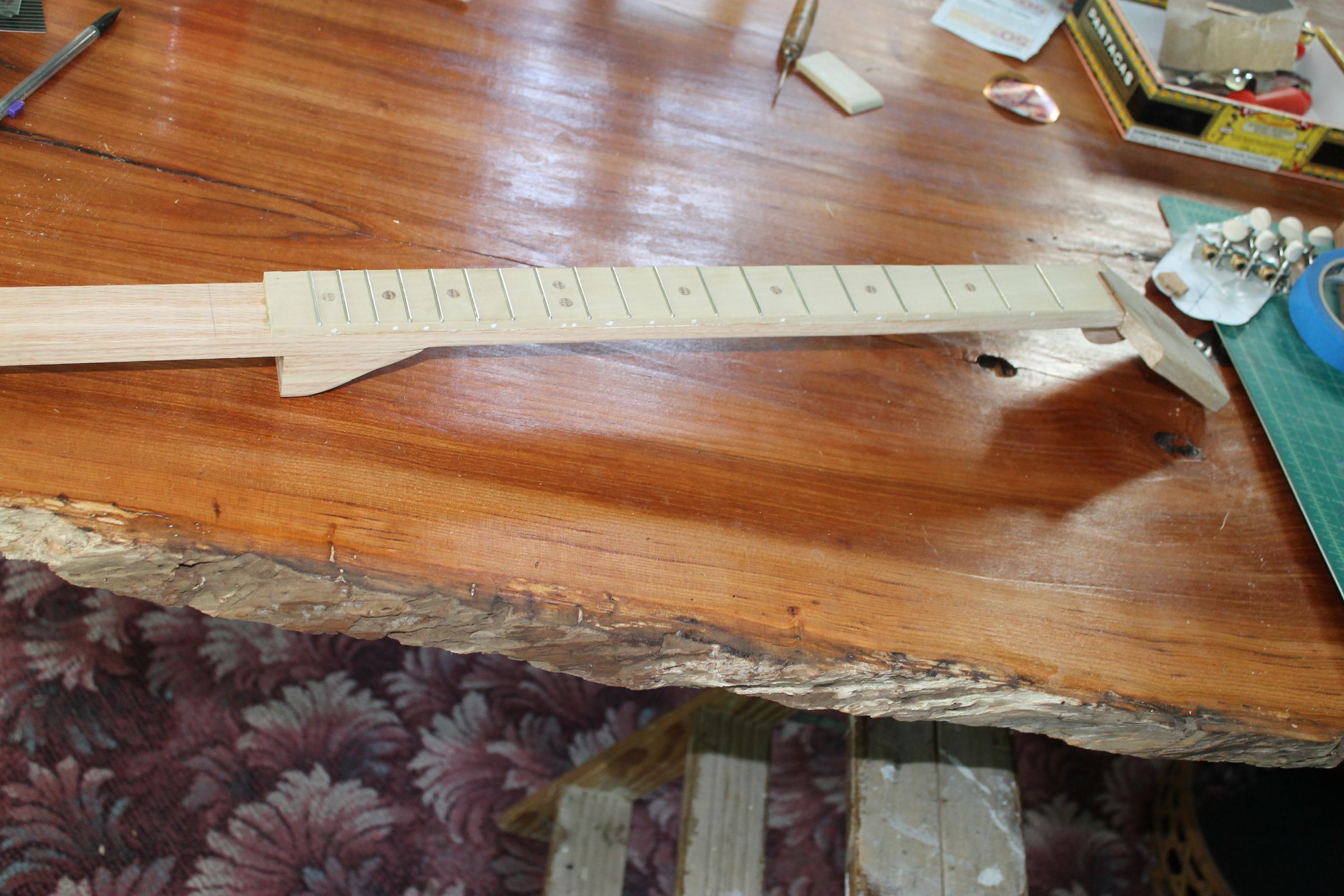 Awesome Cigar Box Dulcimer : 14 Steps (with Pictures) - Instructables