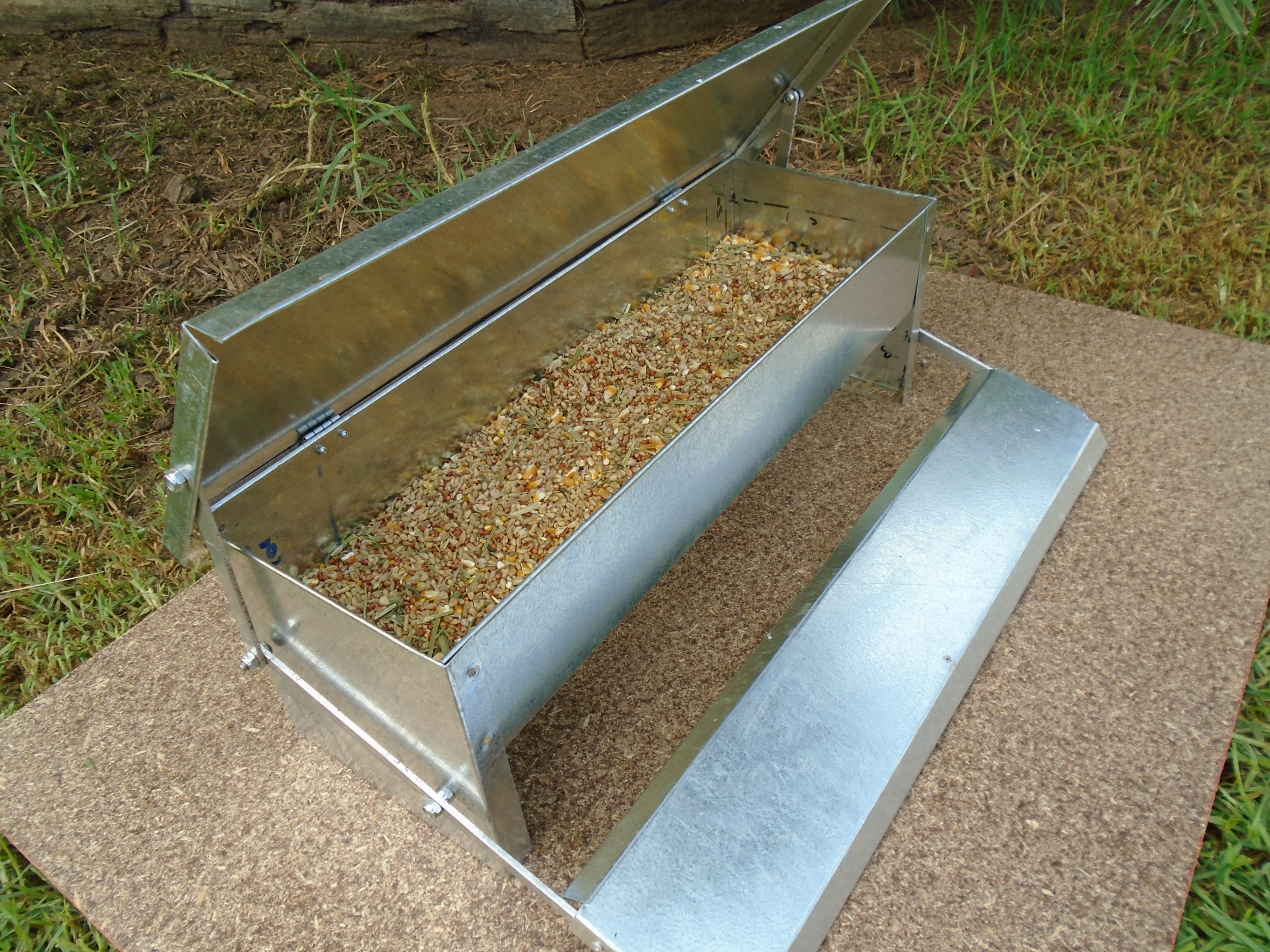 Automatic Chicken Feeder : 7 Steps (with Pictures) - Instructables