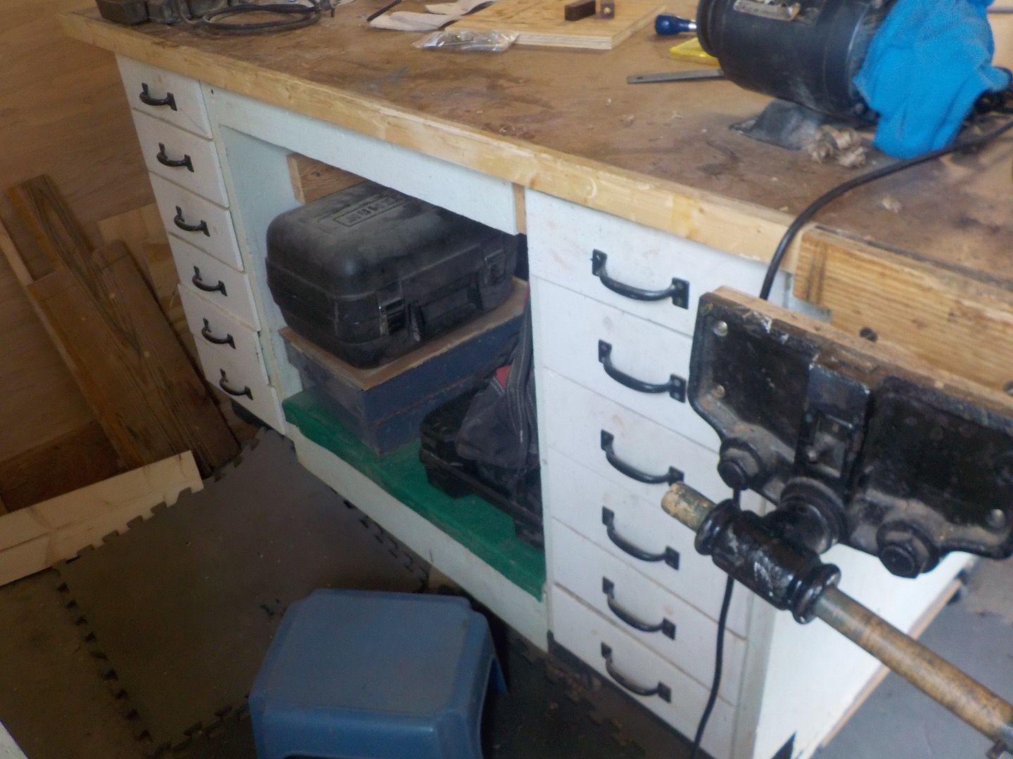 How to Build a Really Complex Workbench in a Weekend! : 9 Steps ...