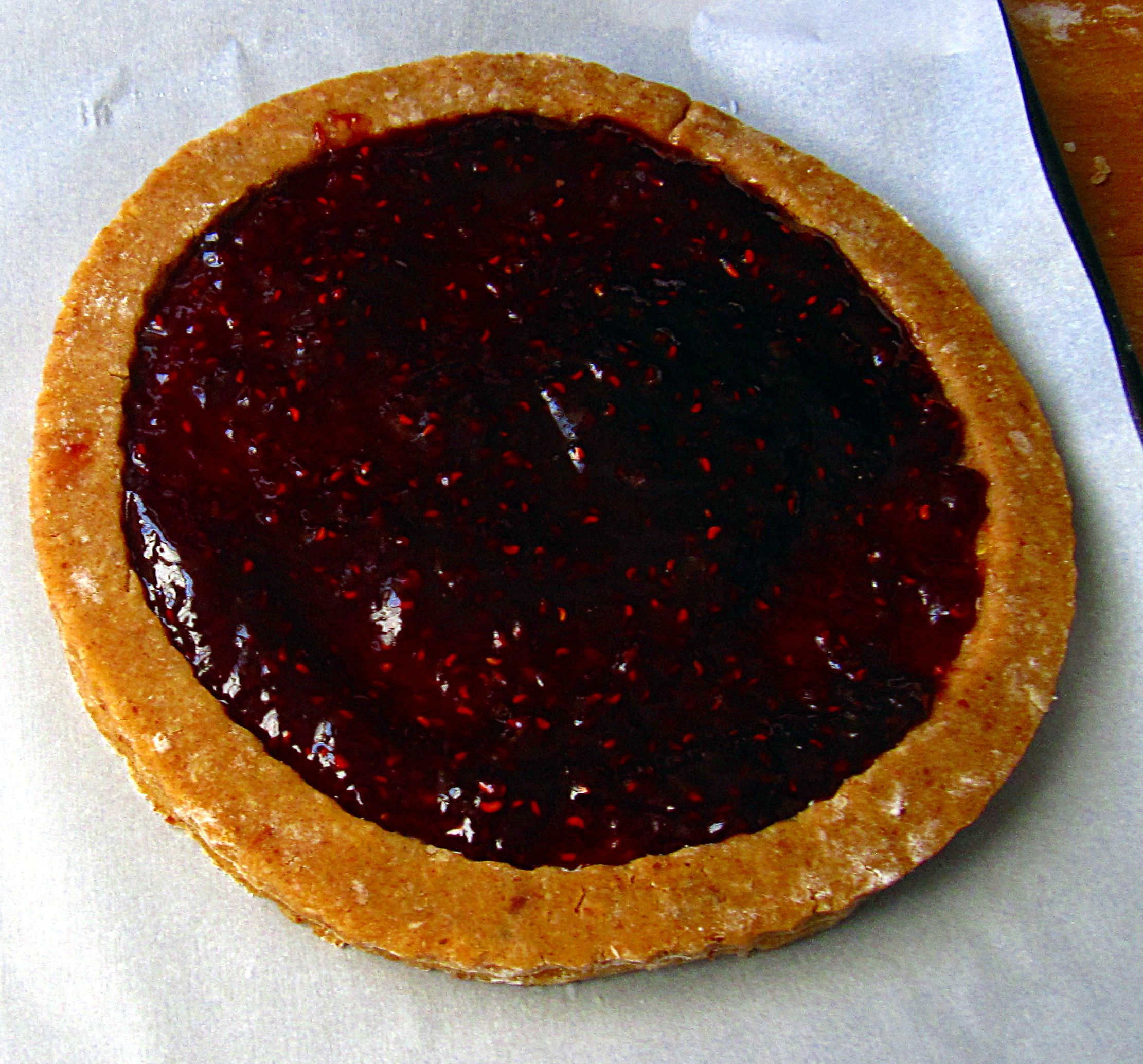 Traditional Raspberry Pie: a Linzertorte or Linzer Torte : 7 Steps ...