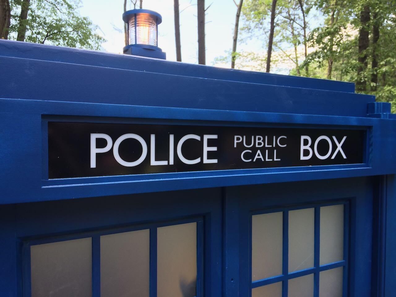Your Own TARDIS : 12 Steps - Instructables