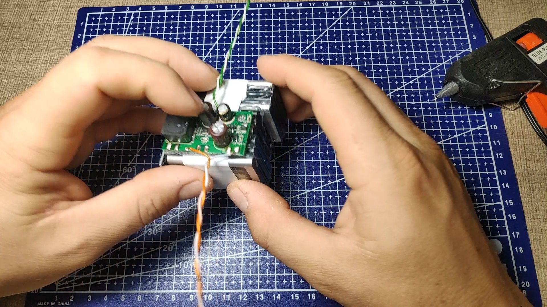 DIY Mobile Phone Battery Power Bank : 5 Steps - Instructables