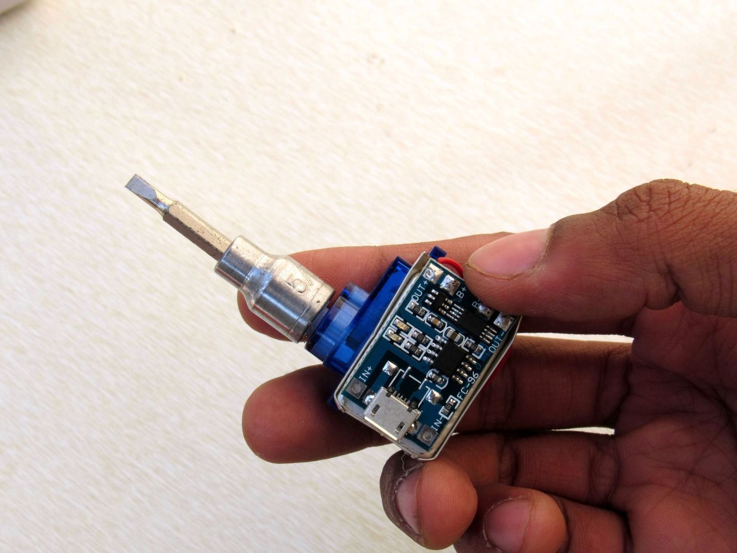 Mini Electric Screwdriver Tool in a Keychain ! - " World's Smallest ...