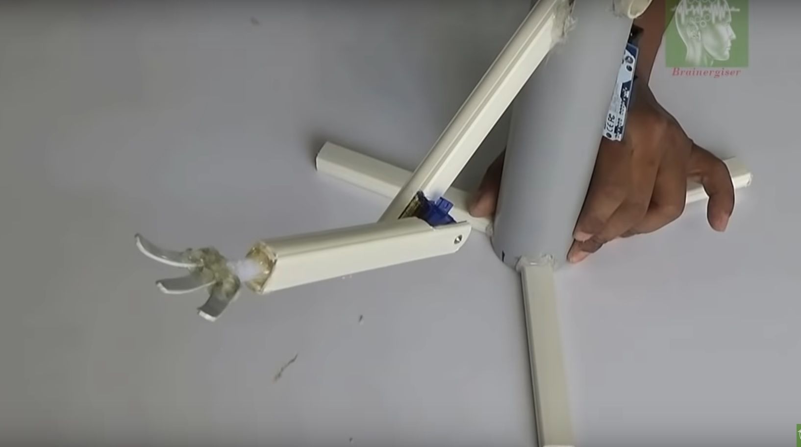 A Simple Robotic Arm Controlled Over Actual Hand Movement : 7 Steps ...