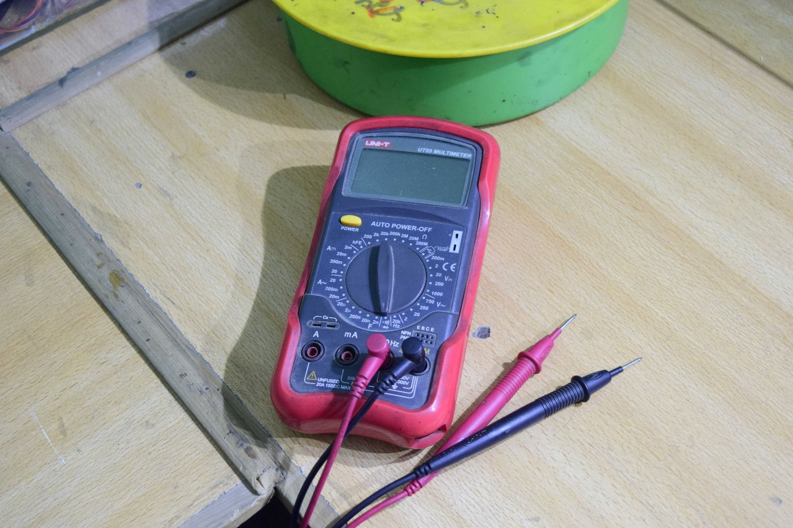 Setting Up the Perfect Electronics Workplace : 16 Steps (with Pictures ...